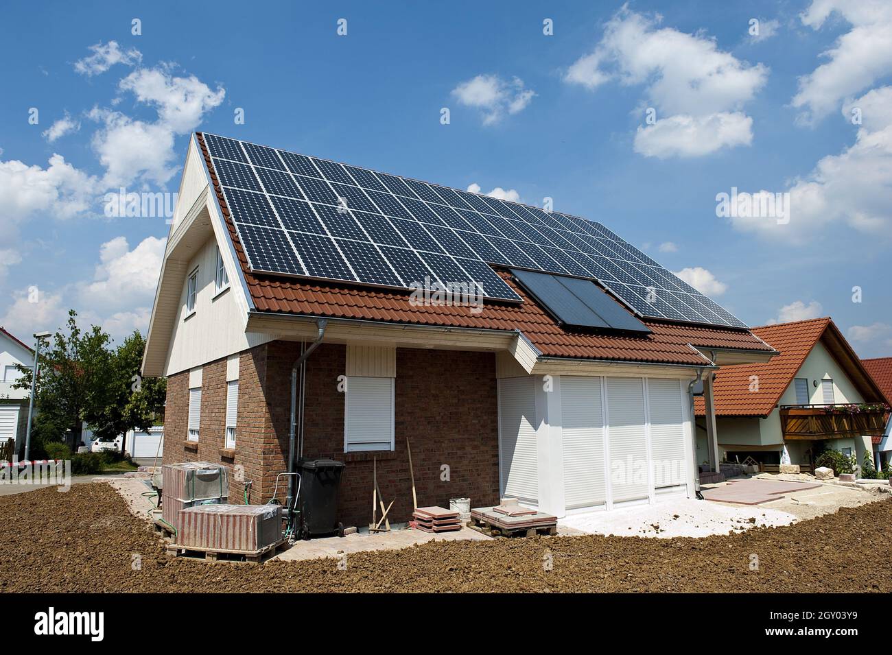 Residential solar family hi-res stock photography and images - Alamy
