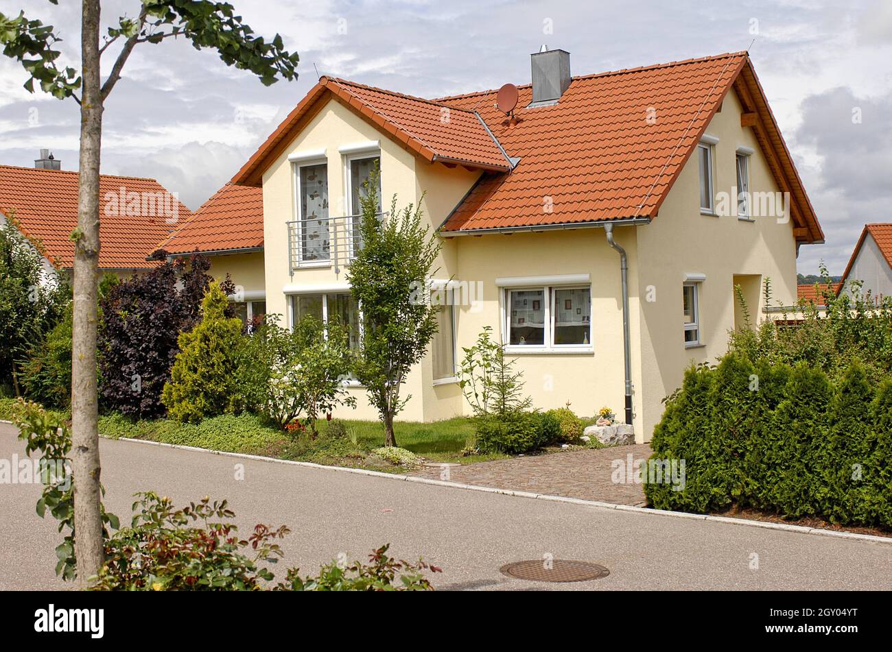 Single buildings hi-res stock photography and images - Alamy