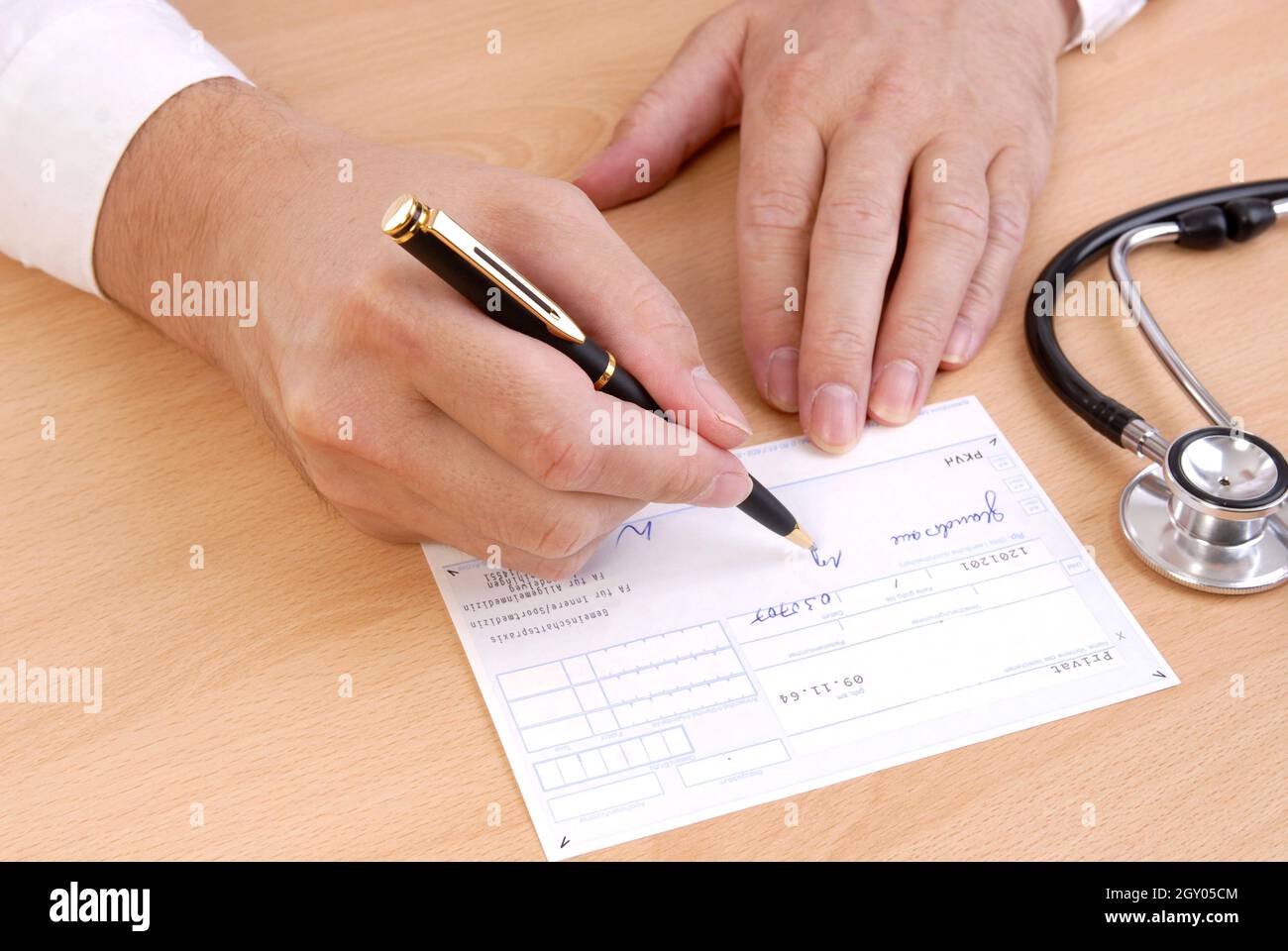 Doctor prescription drugs hi-res stock photography and images - Alamy