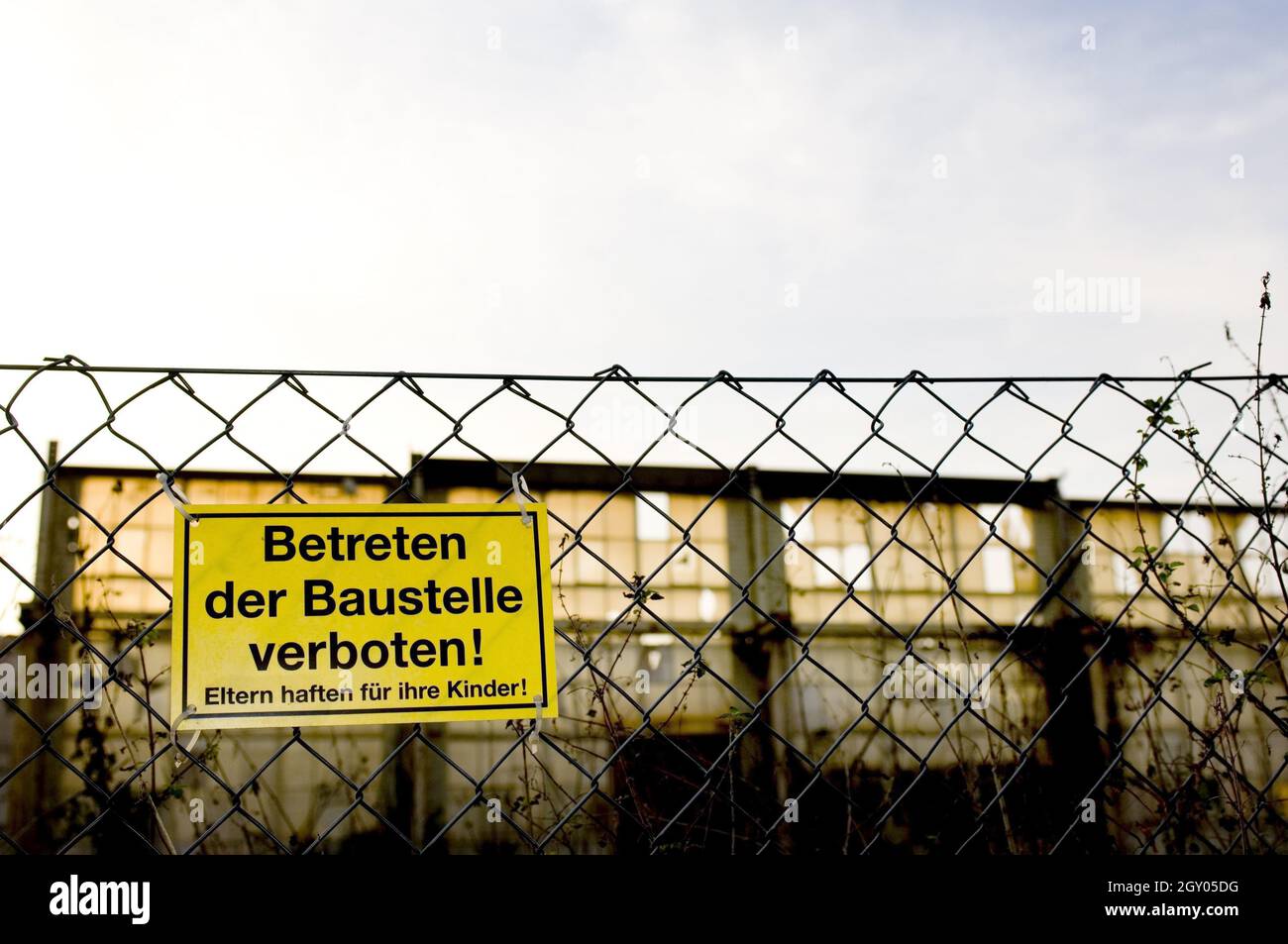 Construction site fence hi-res stock photography and images - Alamy