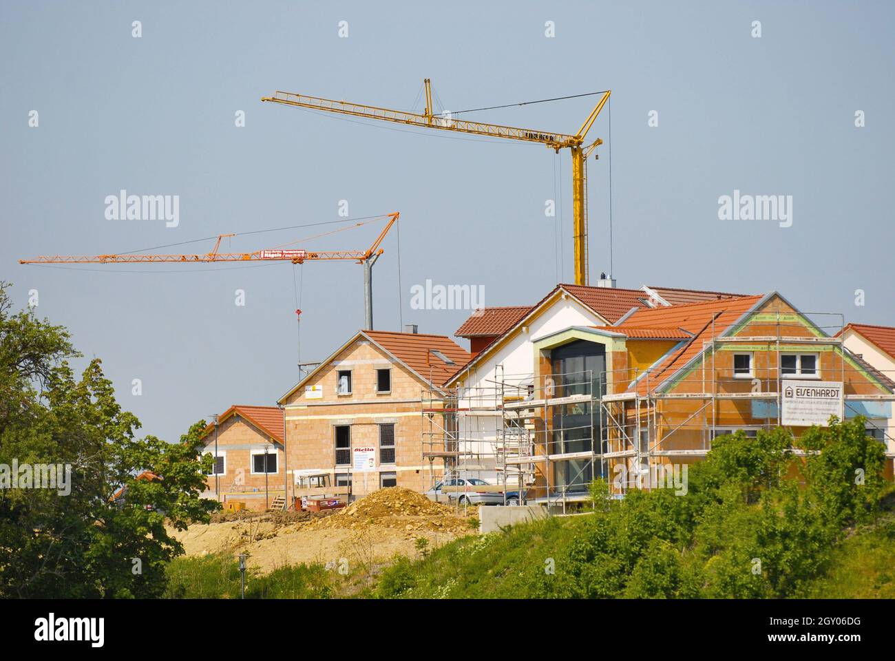 Building built single house hi-res stock photography and images - Alamy