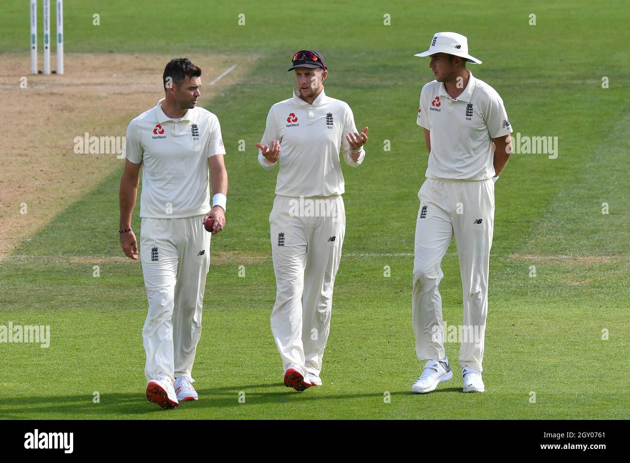 England’s captain Joe Root speaks with James Anderson and Stuart Broad ...