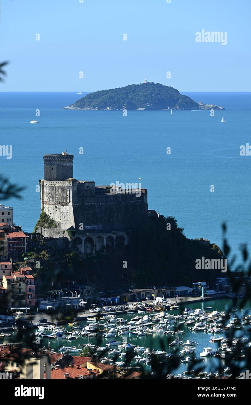 Lerici Castle with Tino Island in the background Stock Photo - Alamy