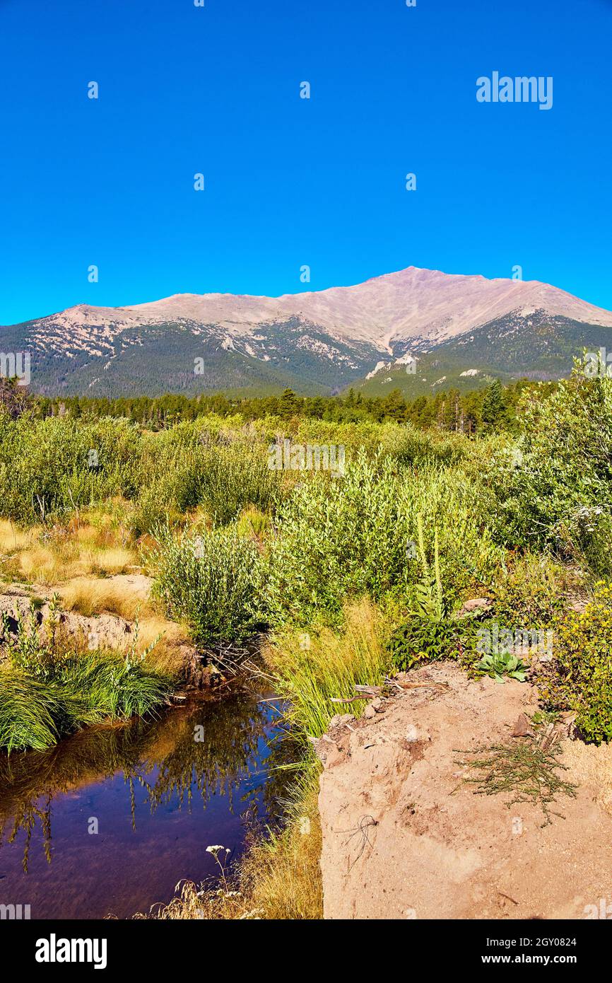 Vertical mountain hi-res stock photography and images - Alamy