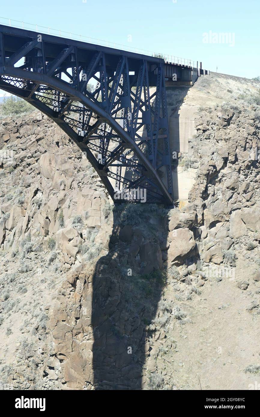 Steel bridge over the basalt cliffs in the Peter Skene Ogden park Stock ...