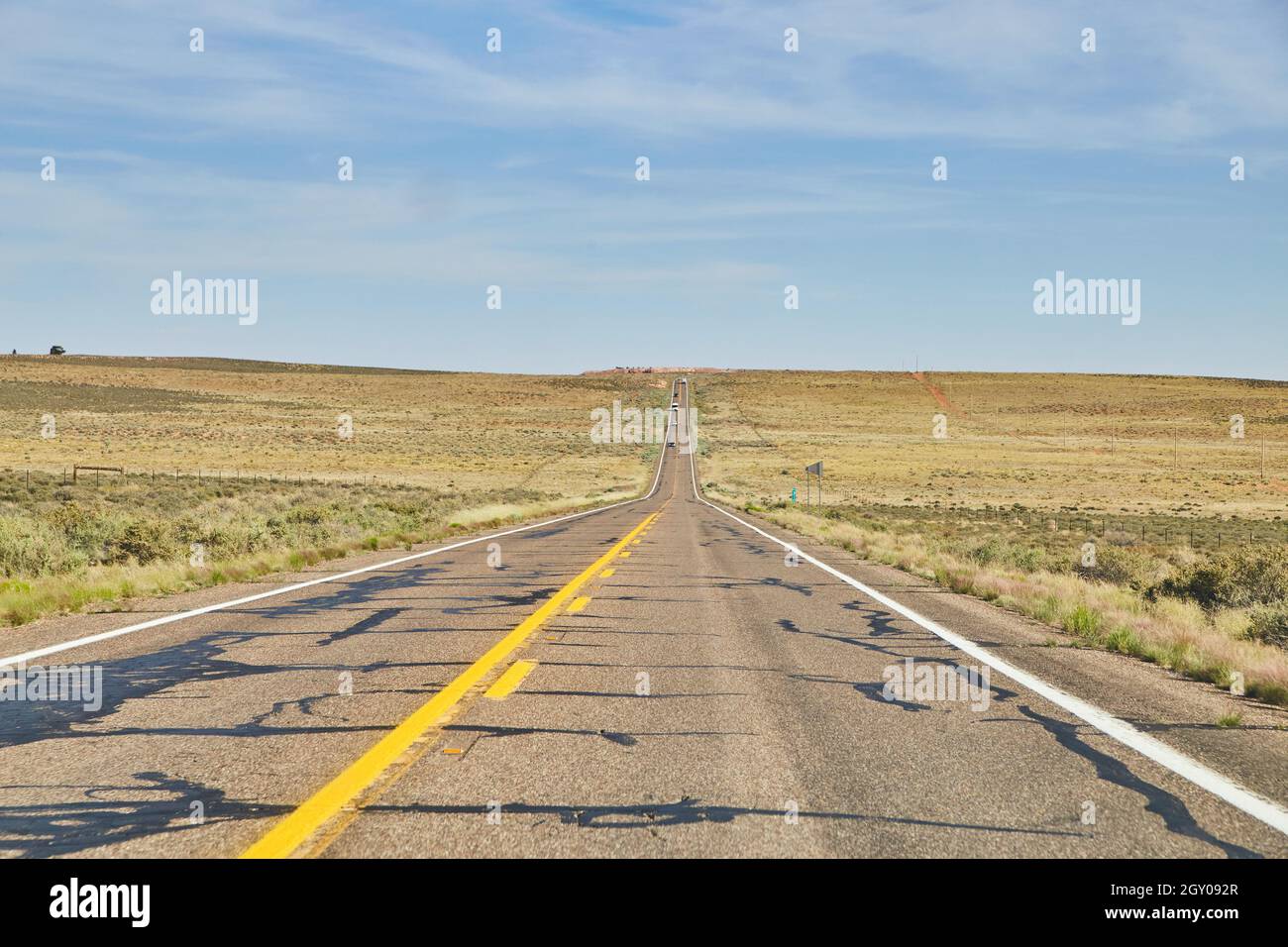 Open road in desert hi-res stock photography and images - Alamy