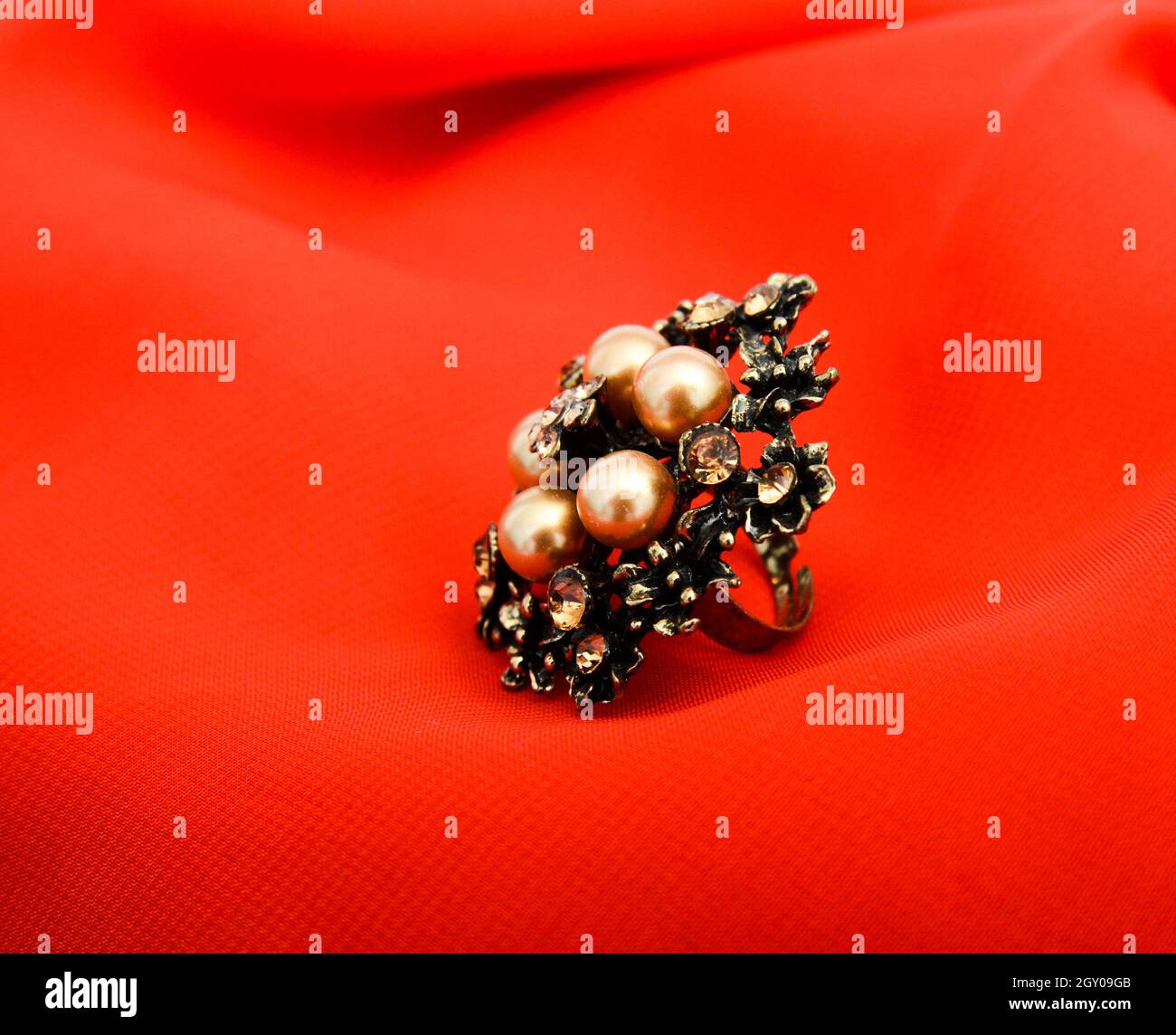 Gold ring big red hi-res stock photography and images - Alamy