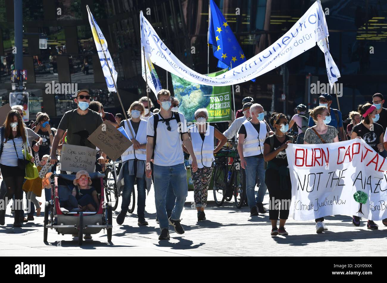 Climate change slogans hi-res stock photography and images - Alamy