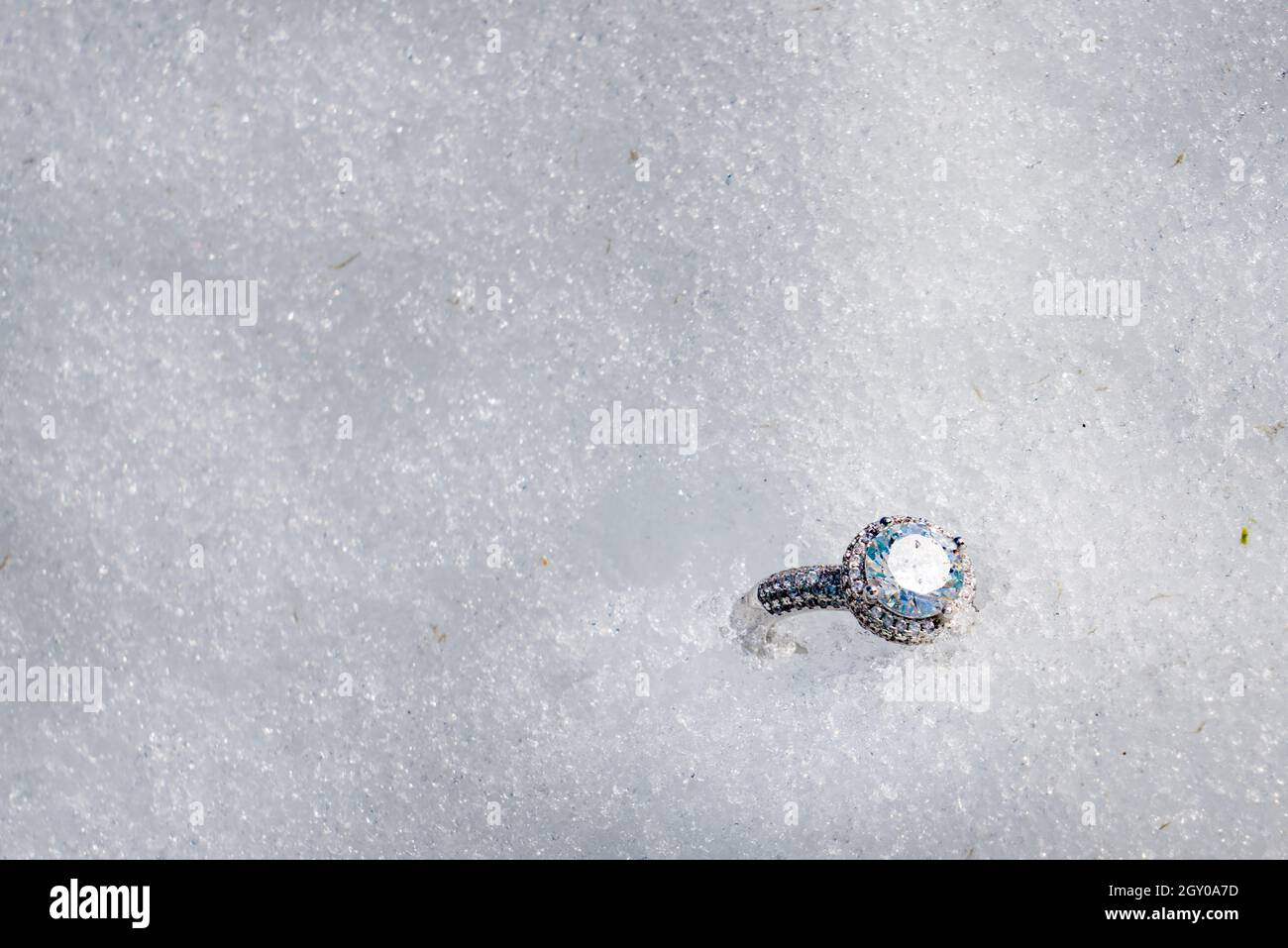 Designer engagement rings hi-res stock photography and images - Alamy