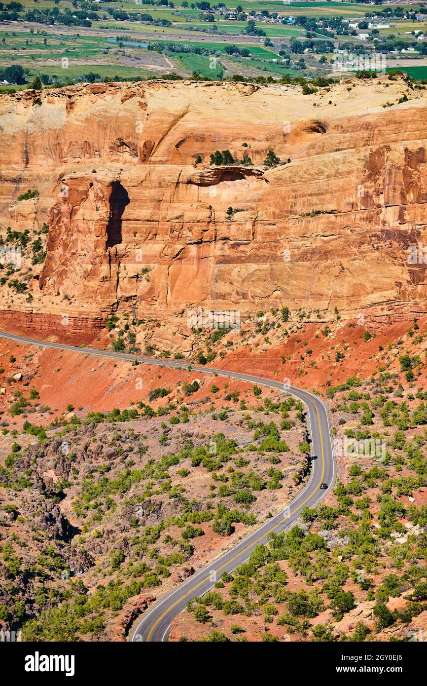 Large cliff dwelling hi-res stock photography and images - Alamy
