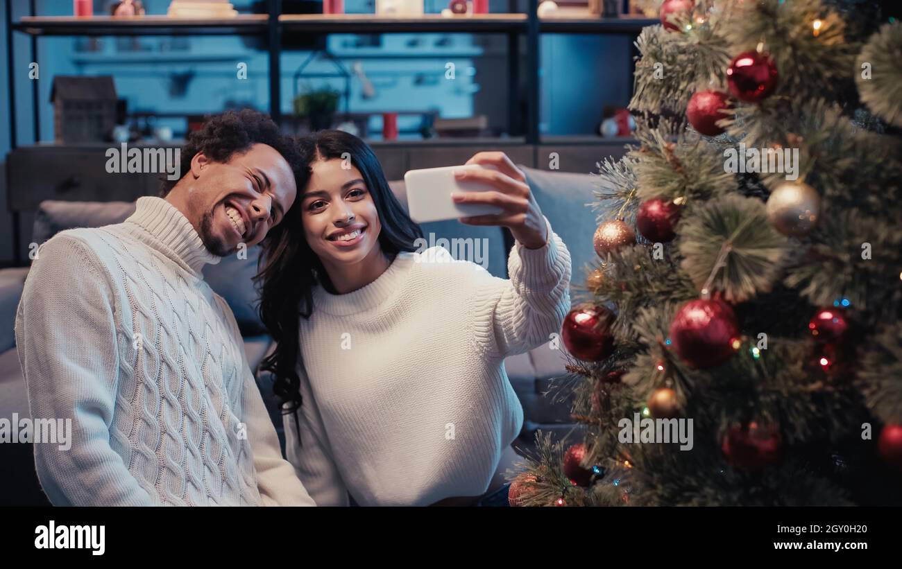 Couple take selfie christmas tree hi-res stock photography and images ...