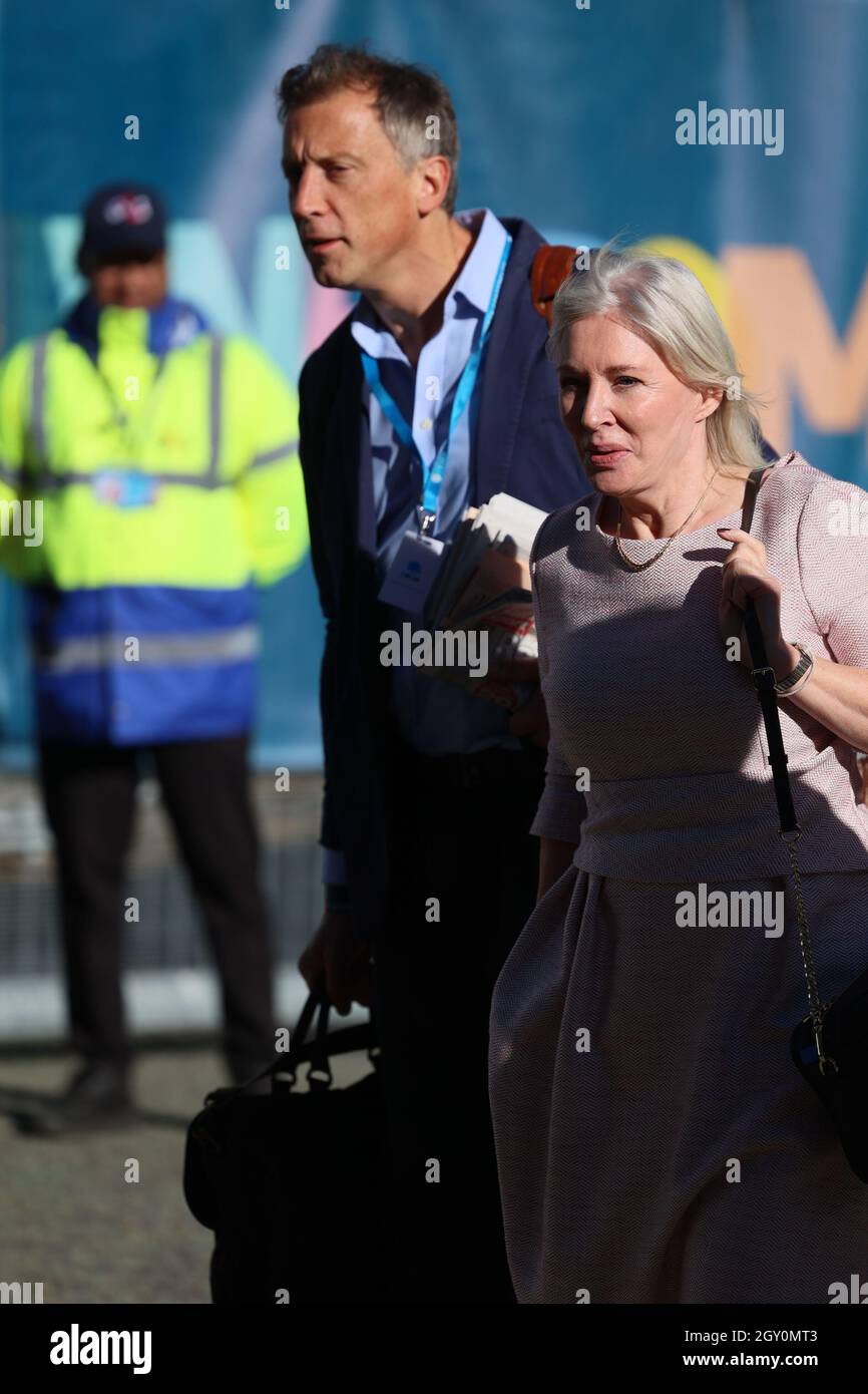 Nadine dorries mp hi-res stock photography and images - Alamy