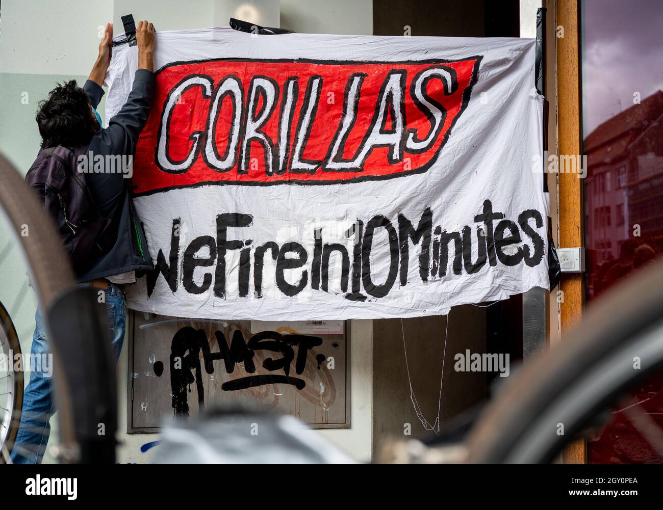 Berlin, Germany. 06th Oct, 2021. A worker of the express delivery ...