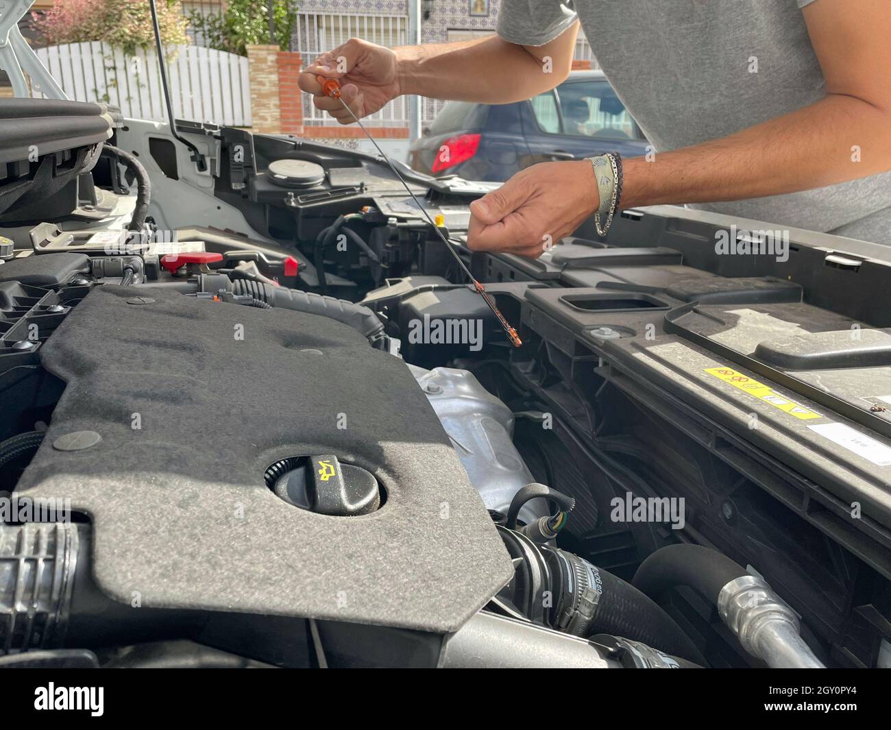 Male mechanic working on the car's engine Stock Photo - Alamy