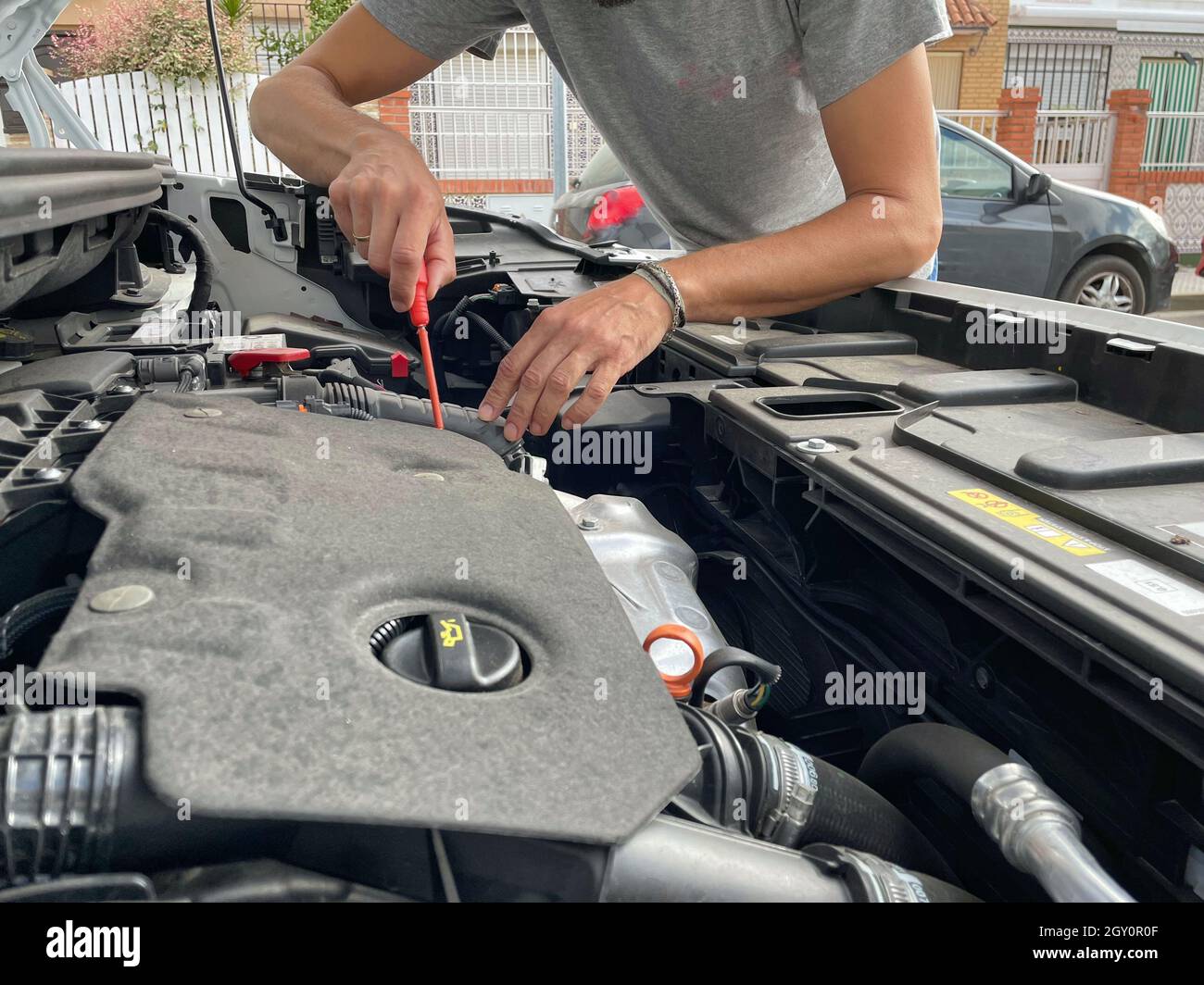 Male mechanic working on the car's engine Stock Photo - Alamy