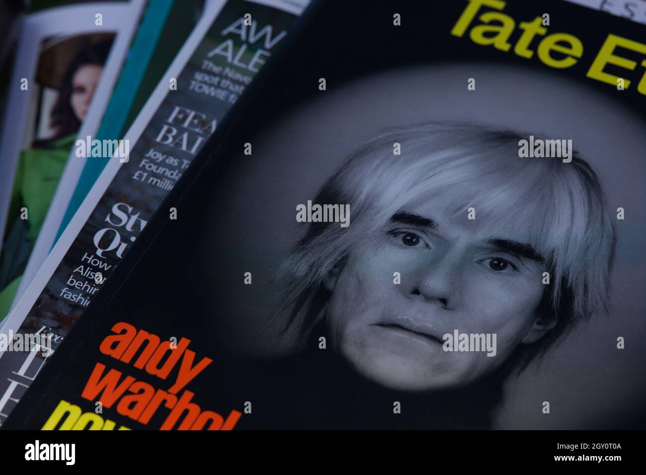 Pile of magazines hi-res stock photography and images - Alamy