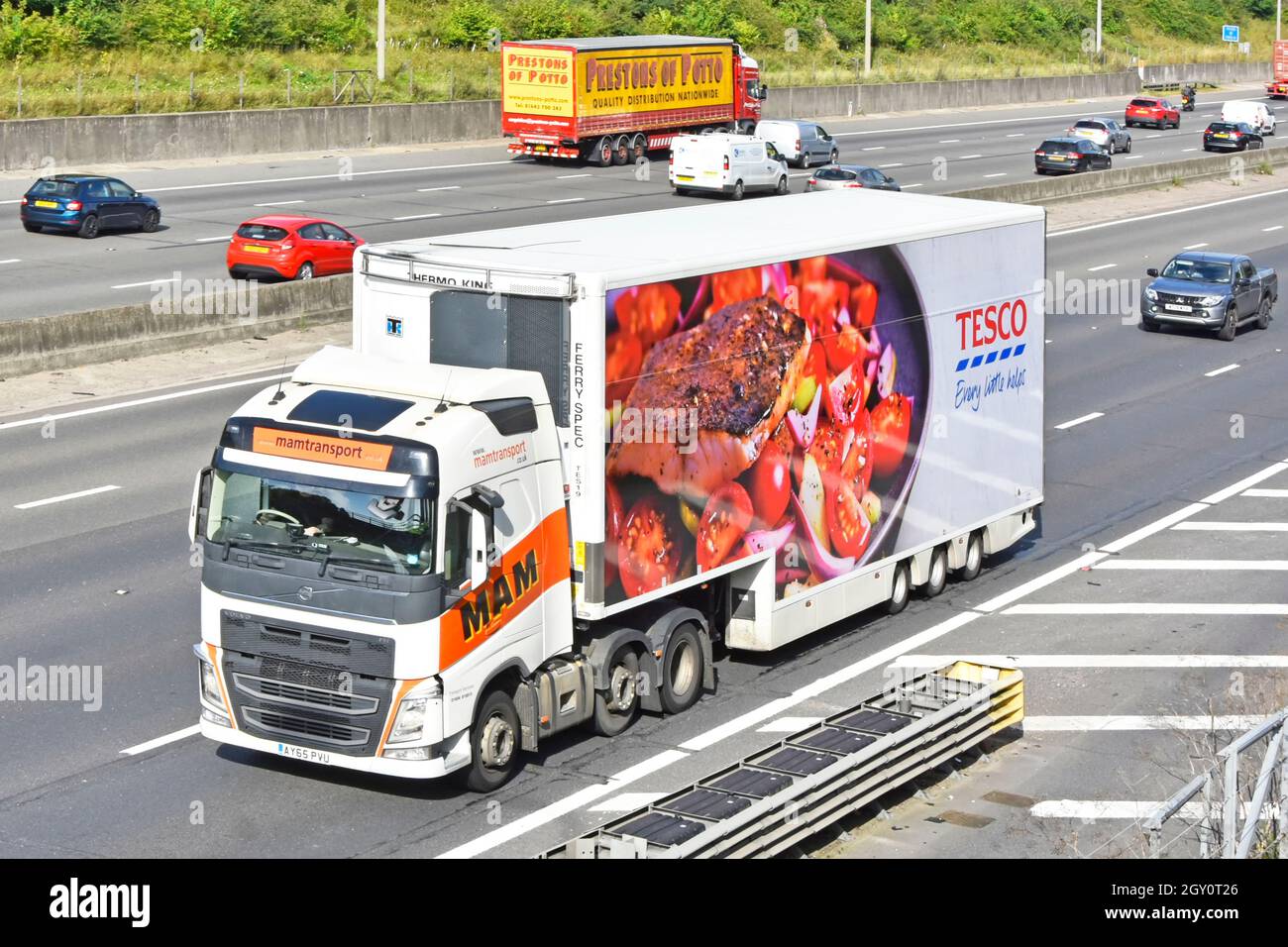 Tow Truck Uk High Resolution Stock Photography and Images - Alamy