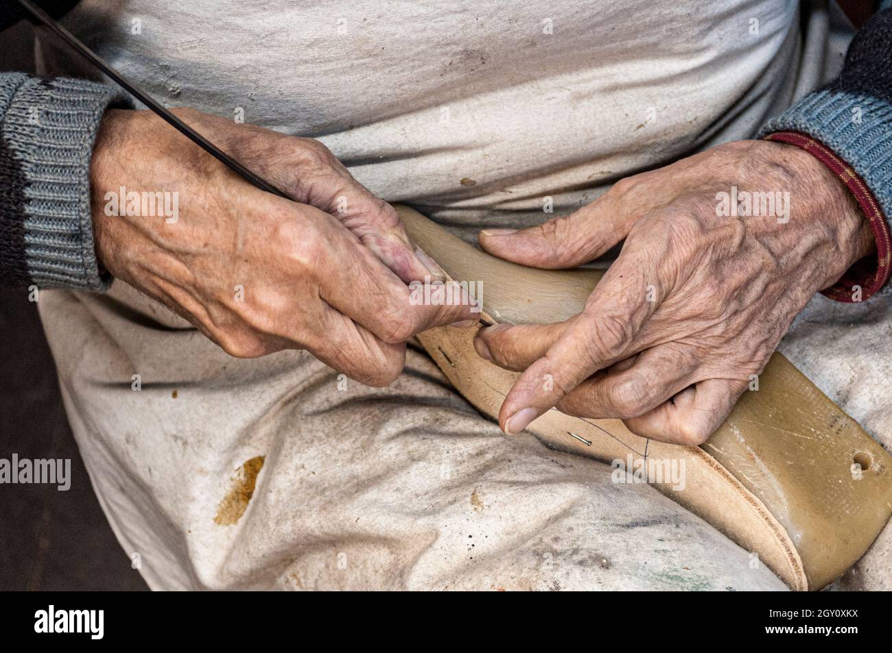 Fabricacio Artesanal De Calzado High Resolution Stock Photography and ...