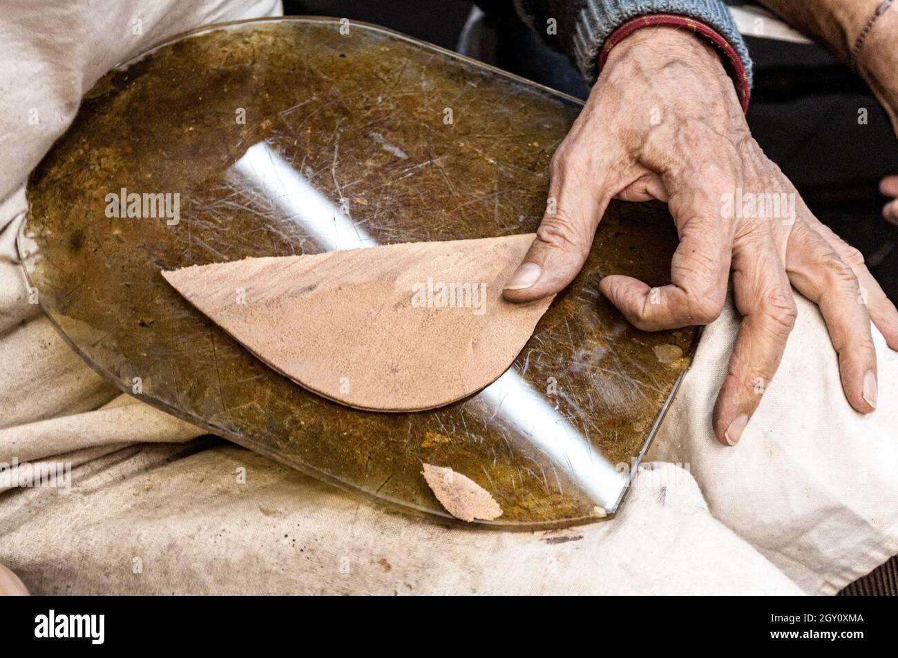 Fabricacion artesanal hi-res stock photography and images - Alamy