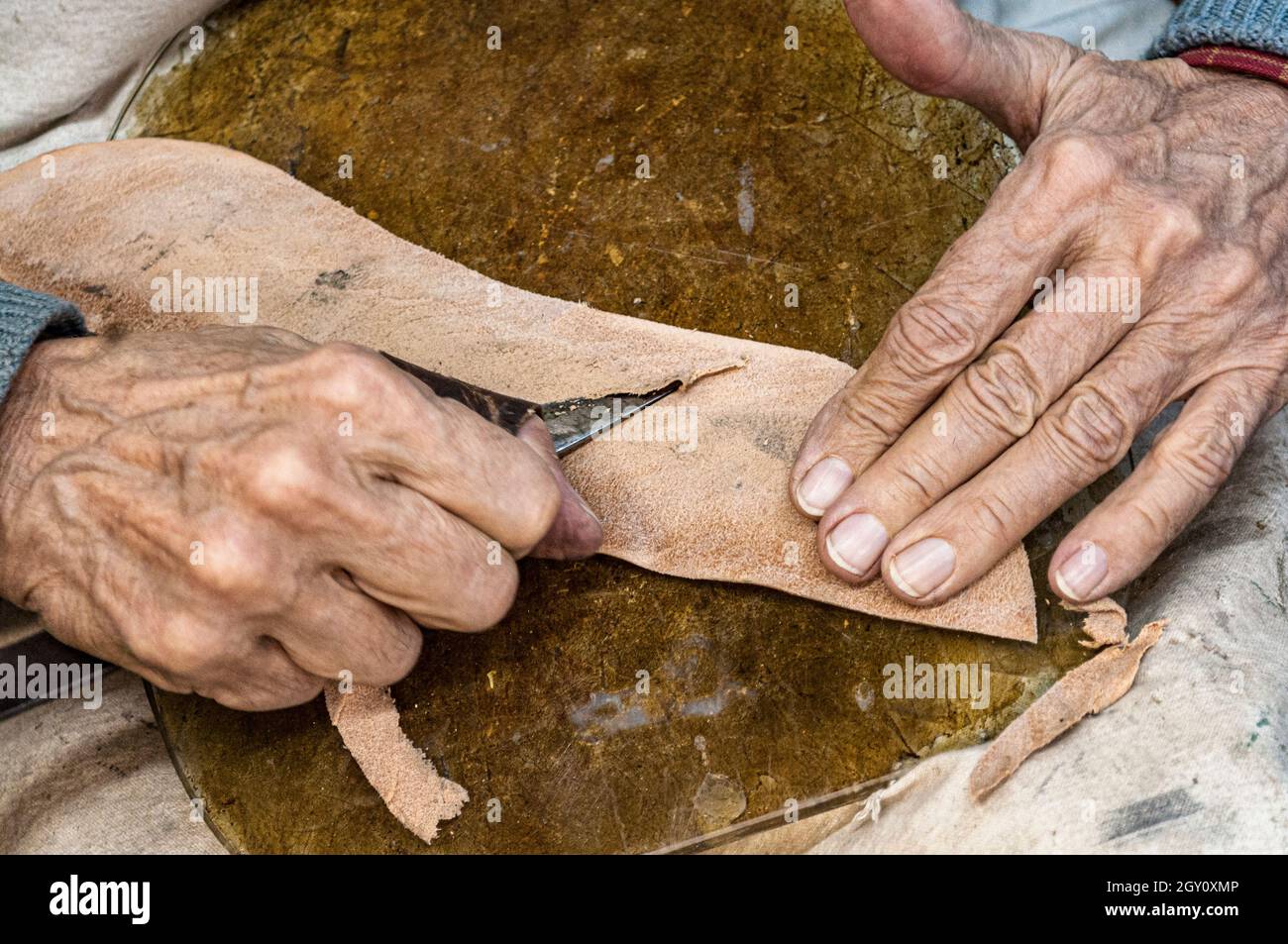 Fabricacio artesanal de calzado hi-res stock photography and images - Alamy