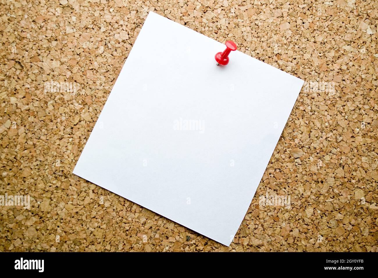 Close-up of cork board with white sticky note Stock Photo - Alamy