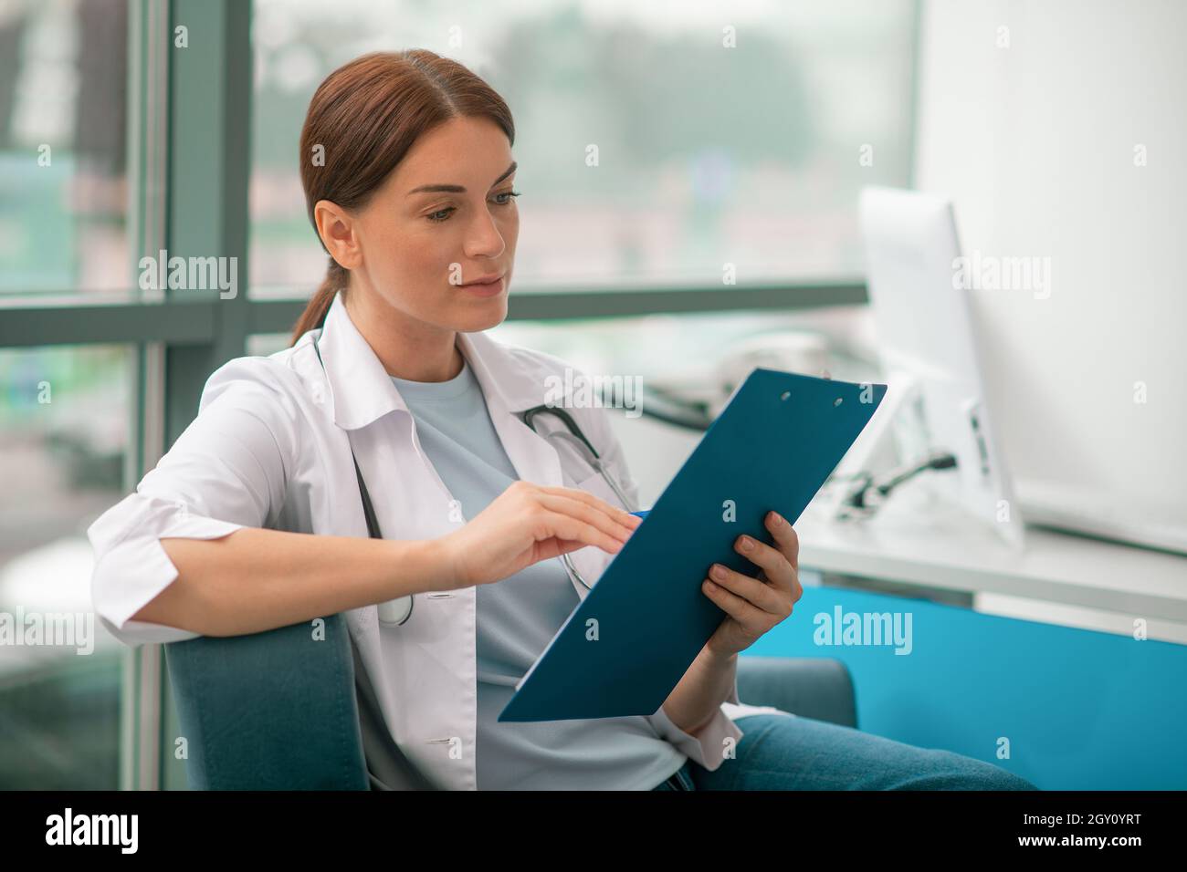 White robe hi-res stock photography and images - Alamy