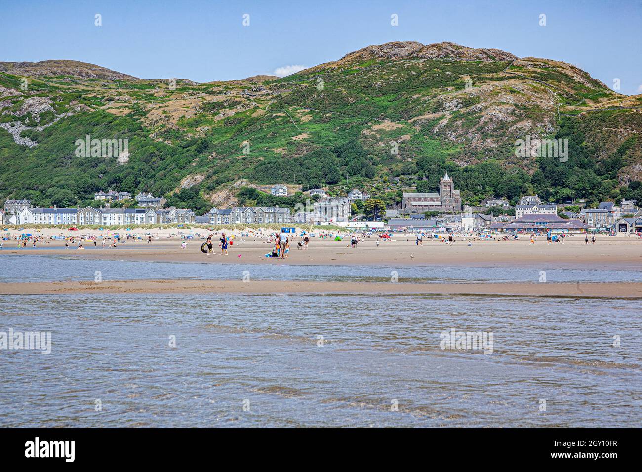 barmouth-beach-hi-res-stock-photography-and-images-alamy