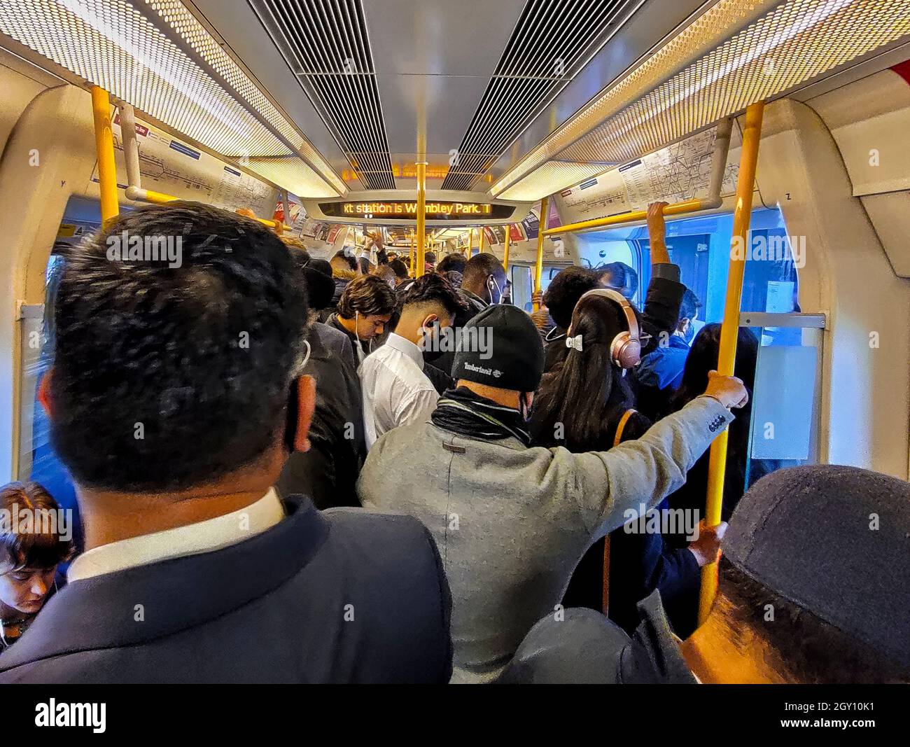 Tfl worker travel hi-res stock photography and images - Alamy