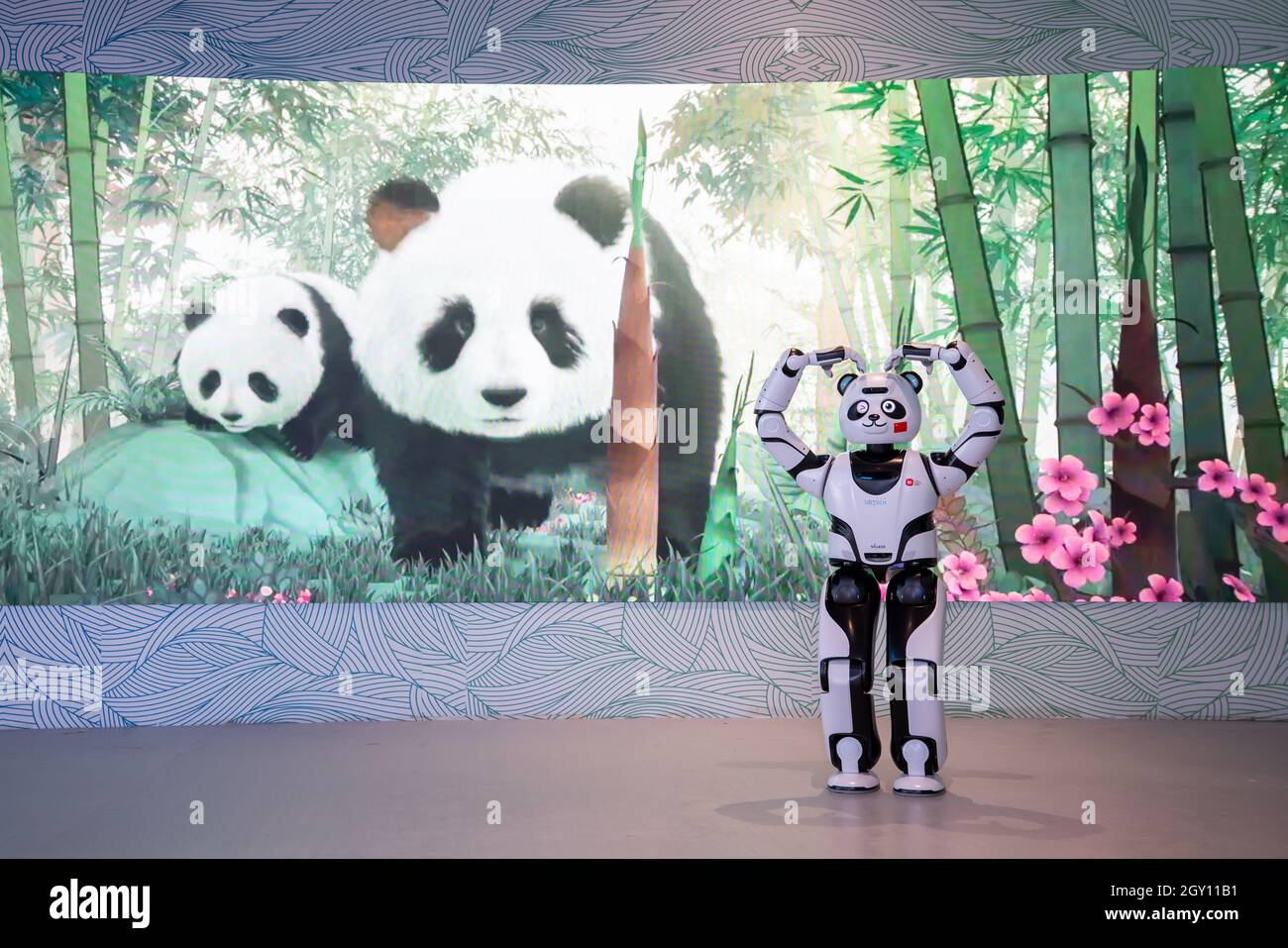 (211006) -- DUBAI, Oct. 6, 2021 (Xinhua) -- Photo taken on Sept. 20 ...