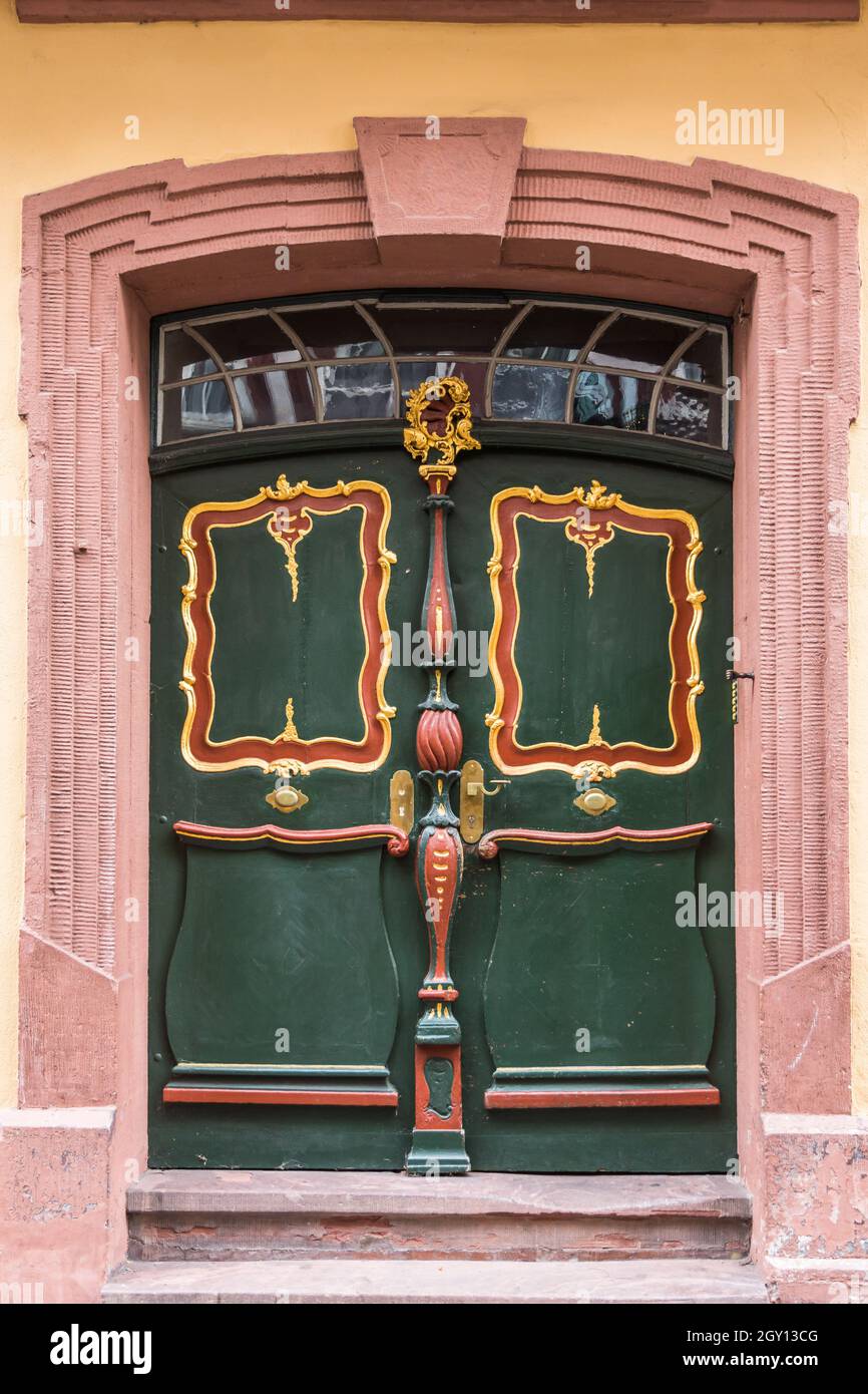 Ornate door frame hi-res stock photography and images - Alamy