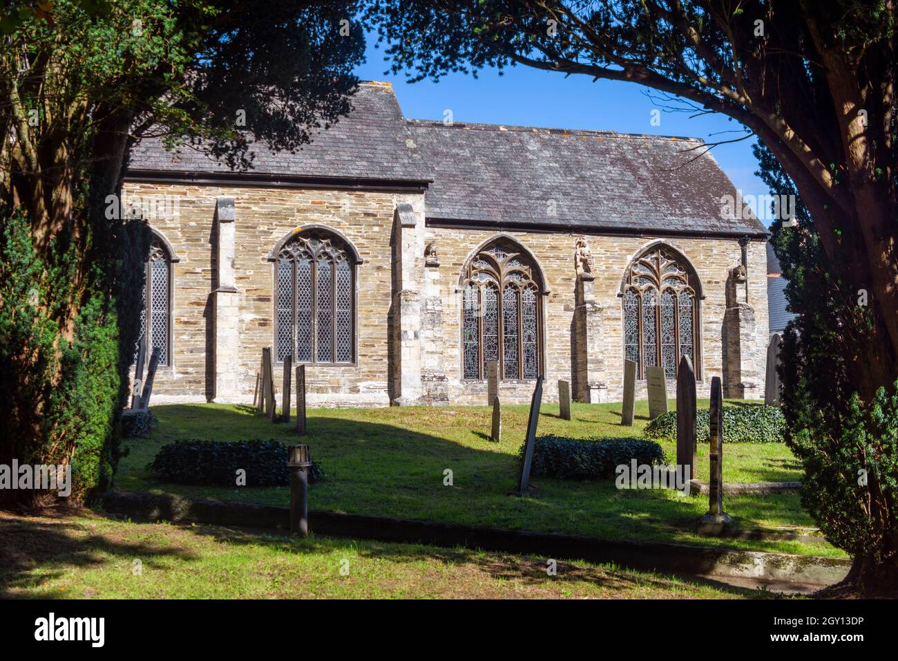 Gothic arched windows hi-res stock photography and images - Alamy