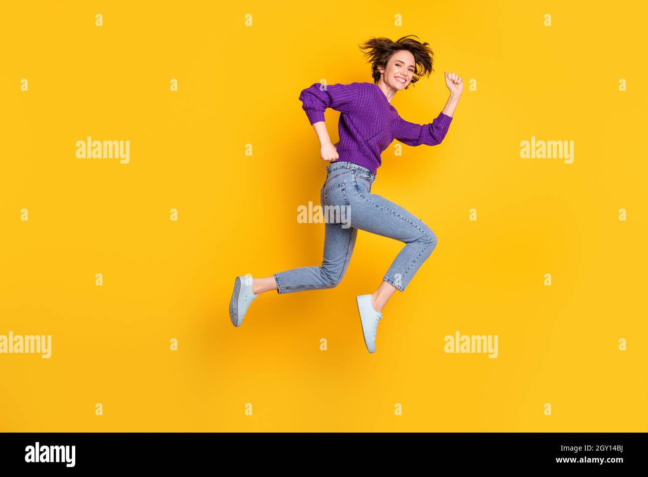 Photo portrait full body side profile view of girl running jumping up ...