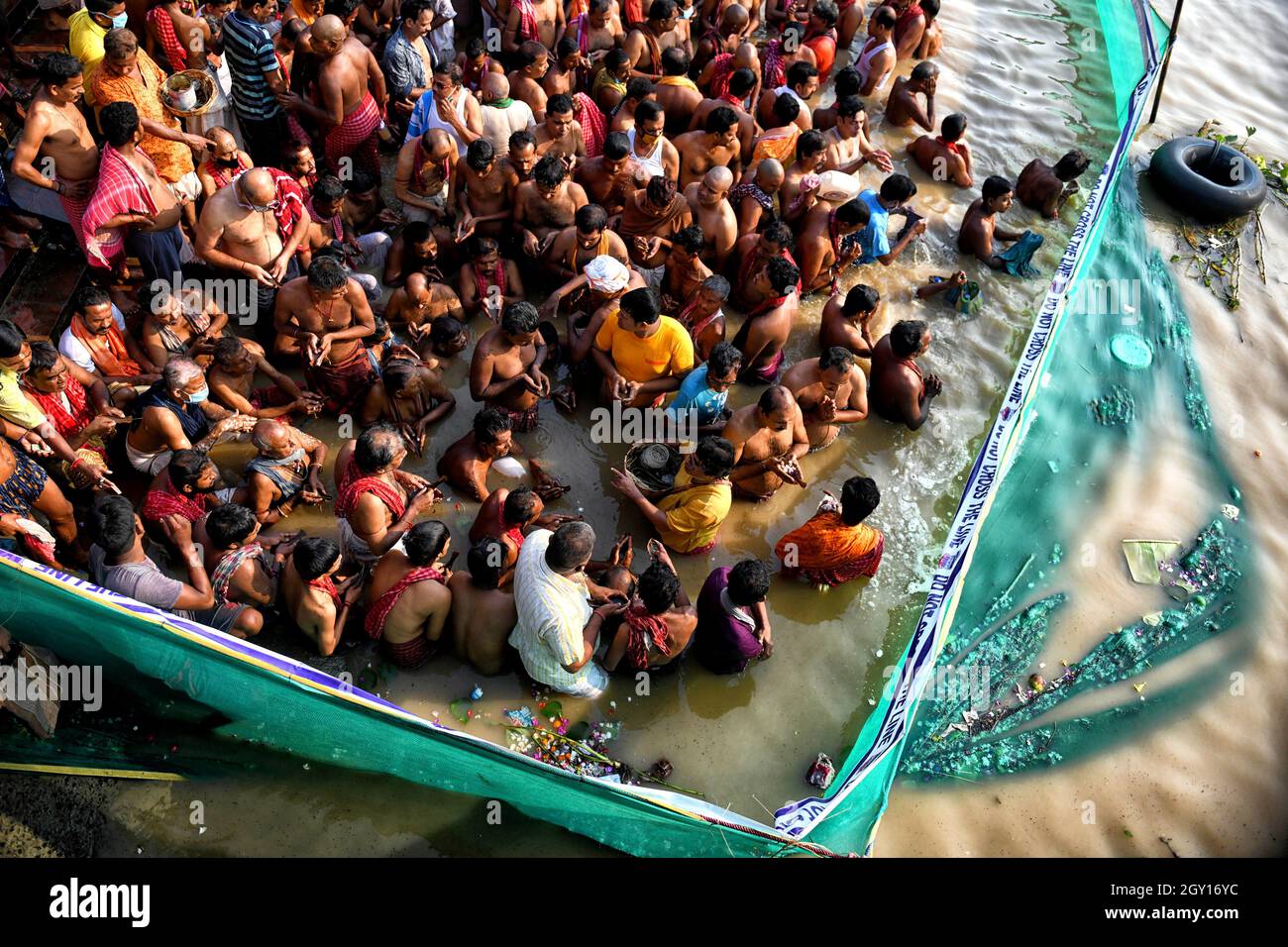 Kolkata, India. 06th Oct, 2021. Areal view of crowds of devotees seen ...