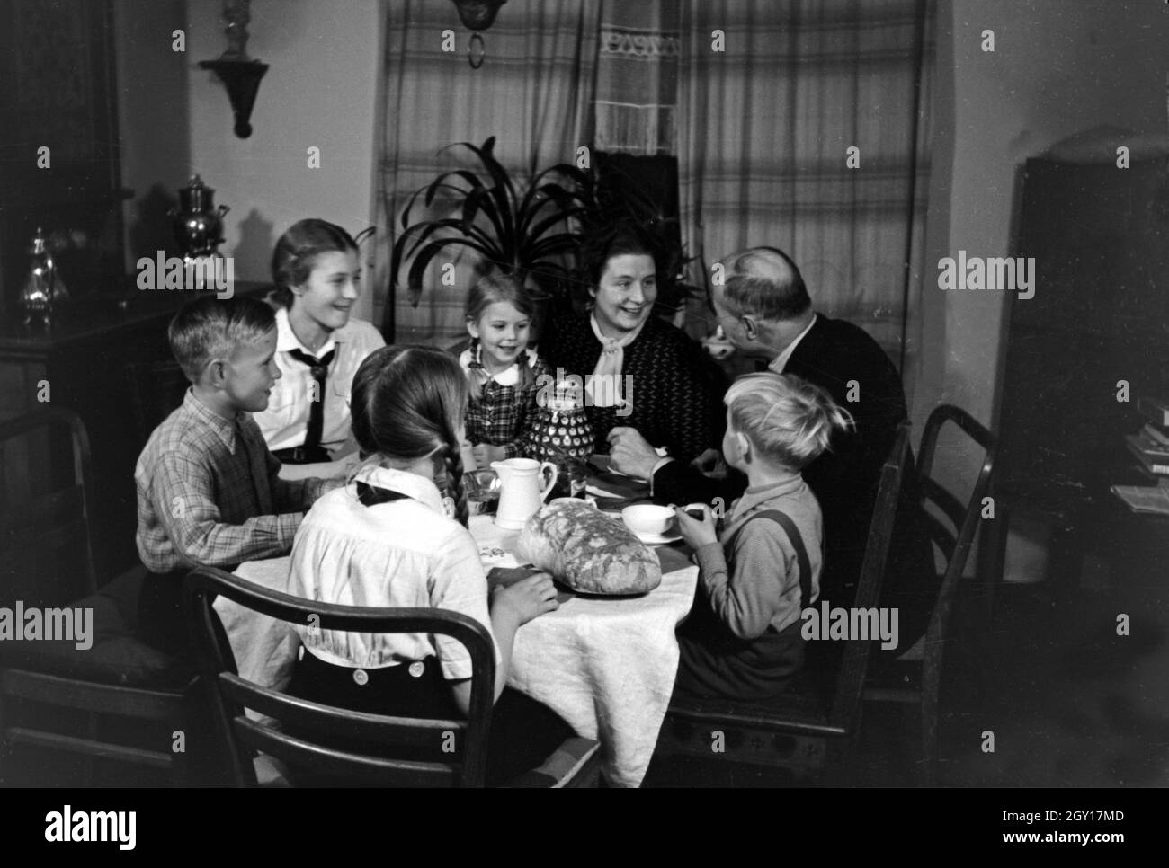 Deutschland haushalt Black and White Stock Photos & Images - Alamy