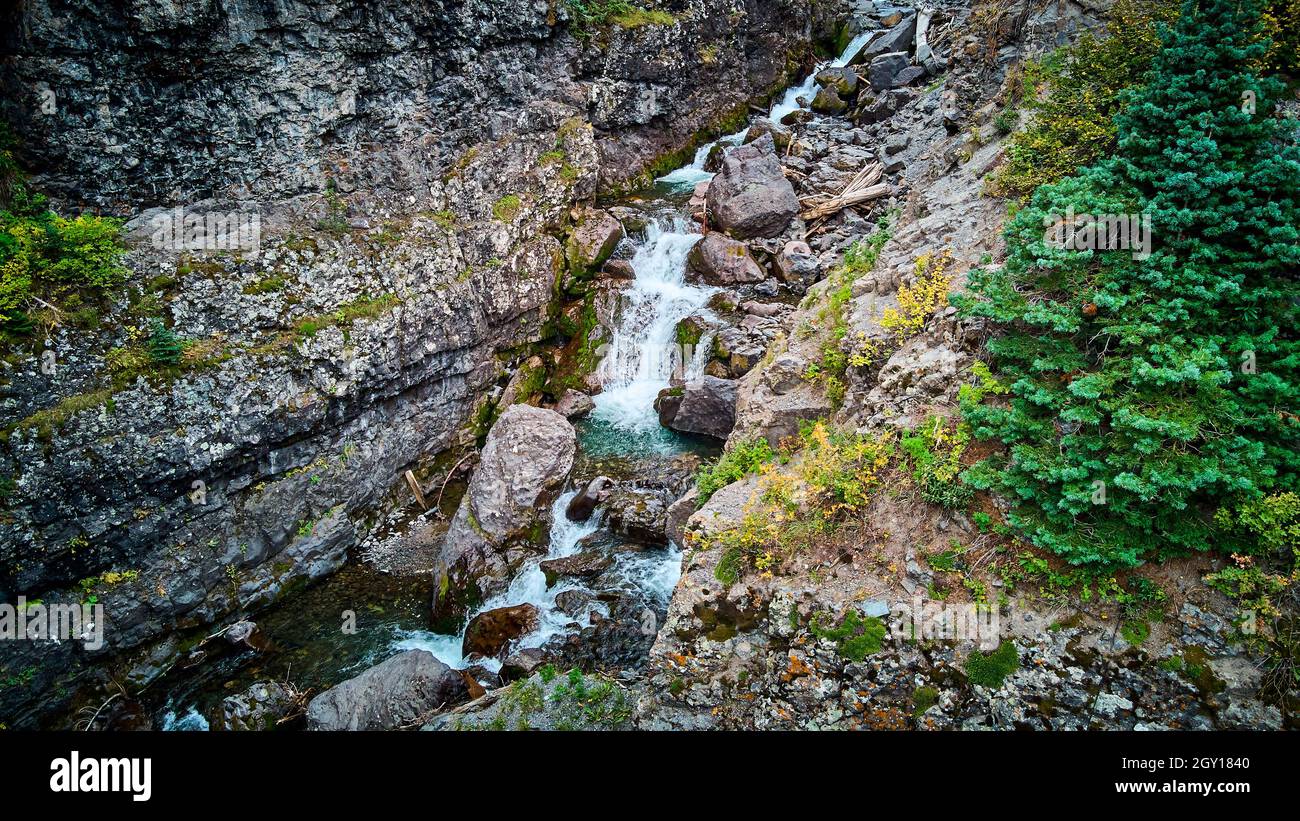 Water trickling down wall hi-res stock photography and images - Alamy