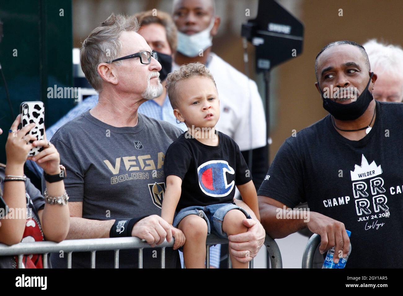 Las Vegas, NV, USA. 5th Oct, 2021. Young boxing fan at arrivals for ...