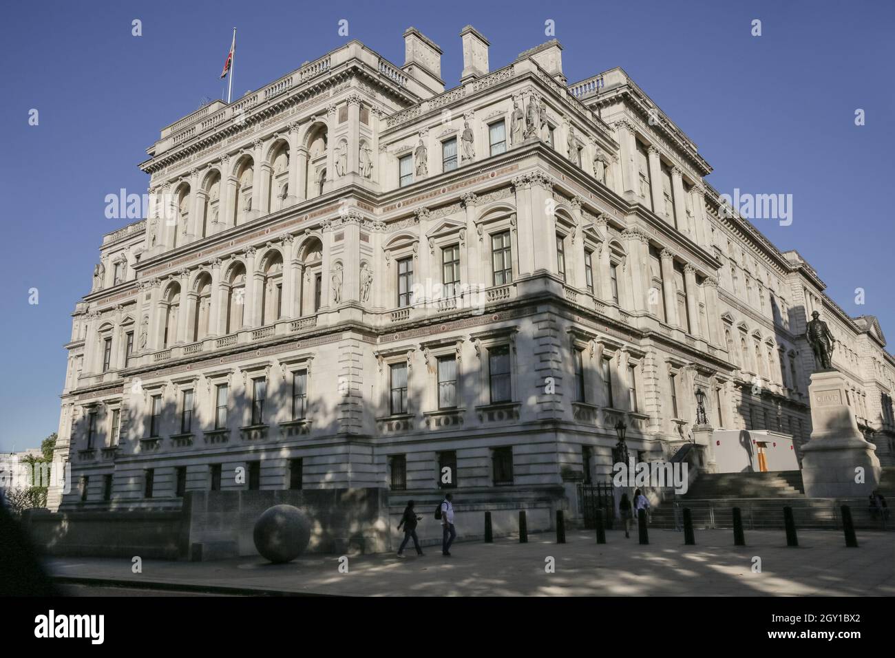 HM Treasury, British economic and finance ministry, exterior, 1 Horse ...