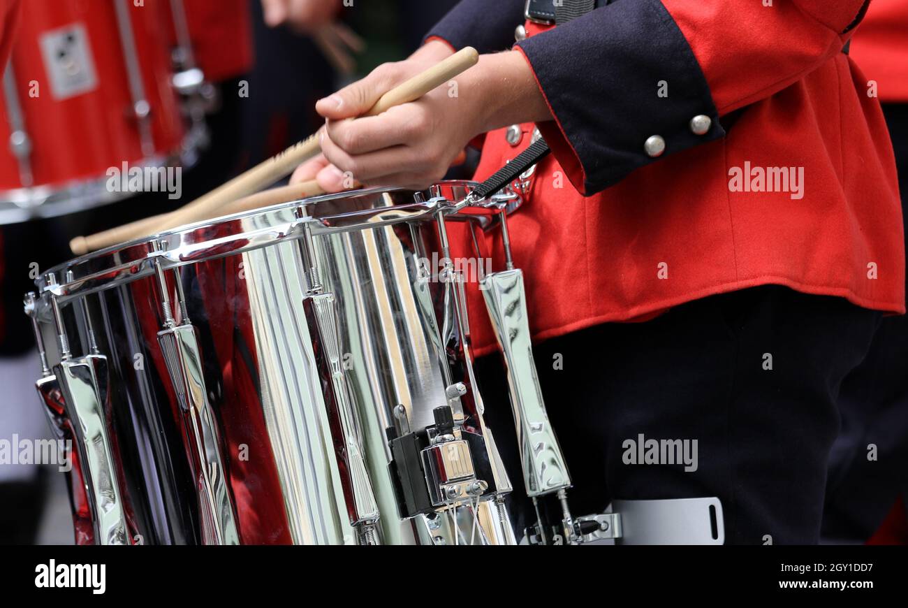 Female marching drummer playing the drums Stock Photo - Alamy