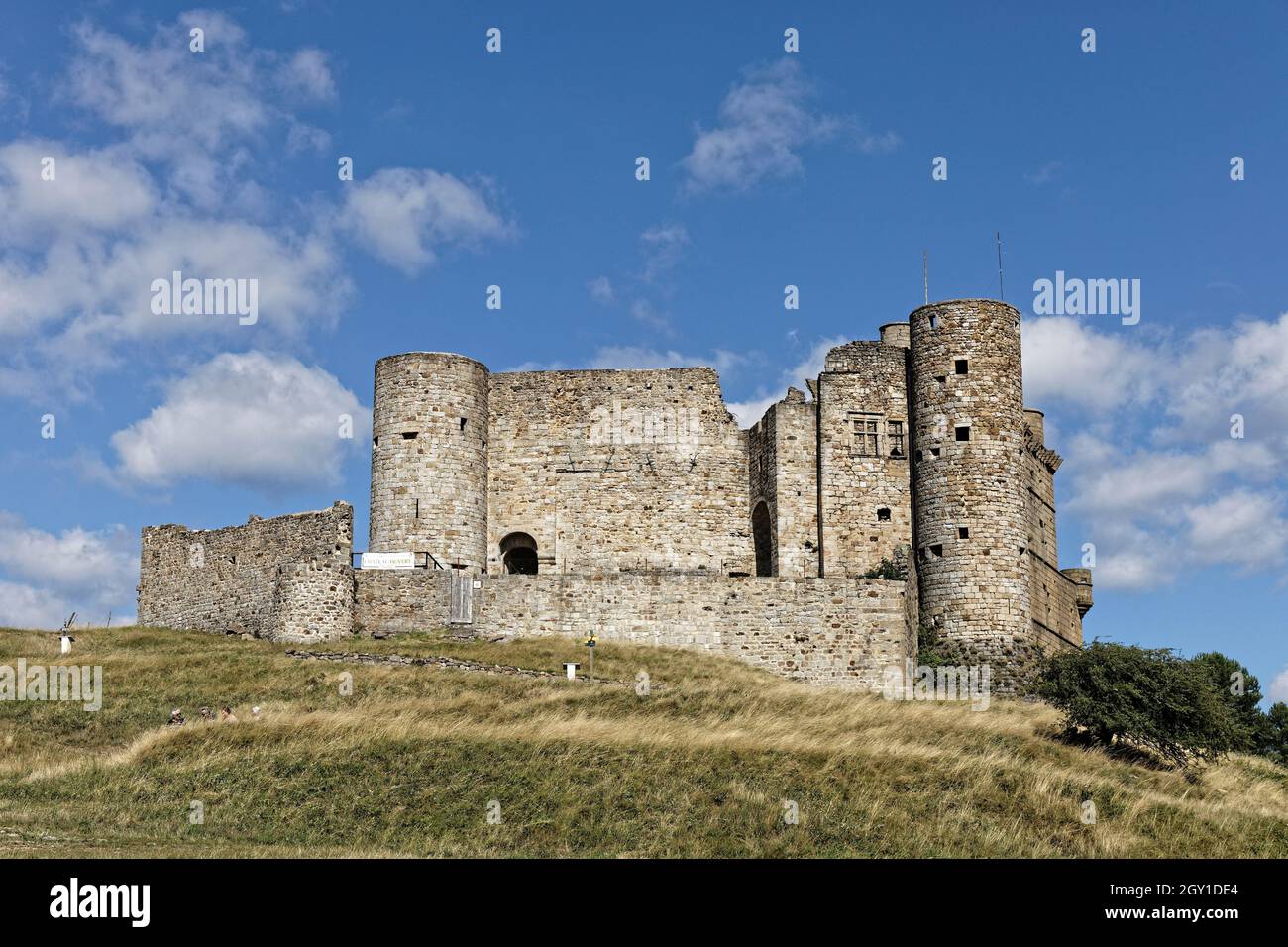 12th century castle landscape hi-res stock photography and images - Alamy