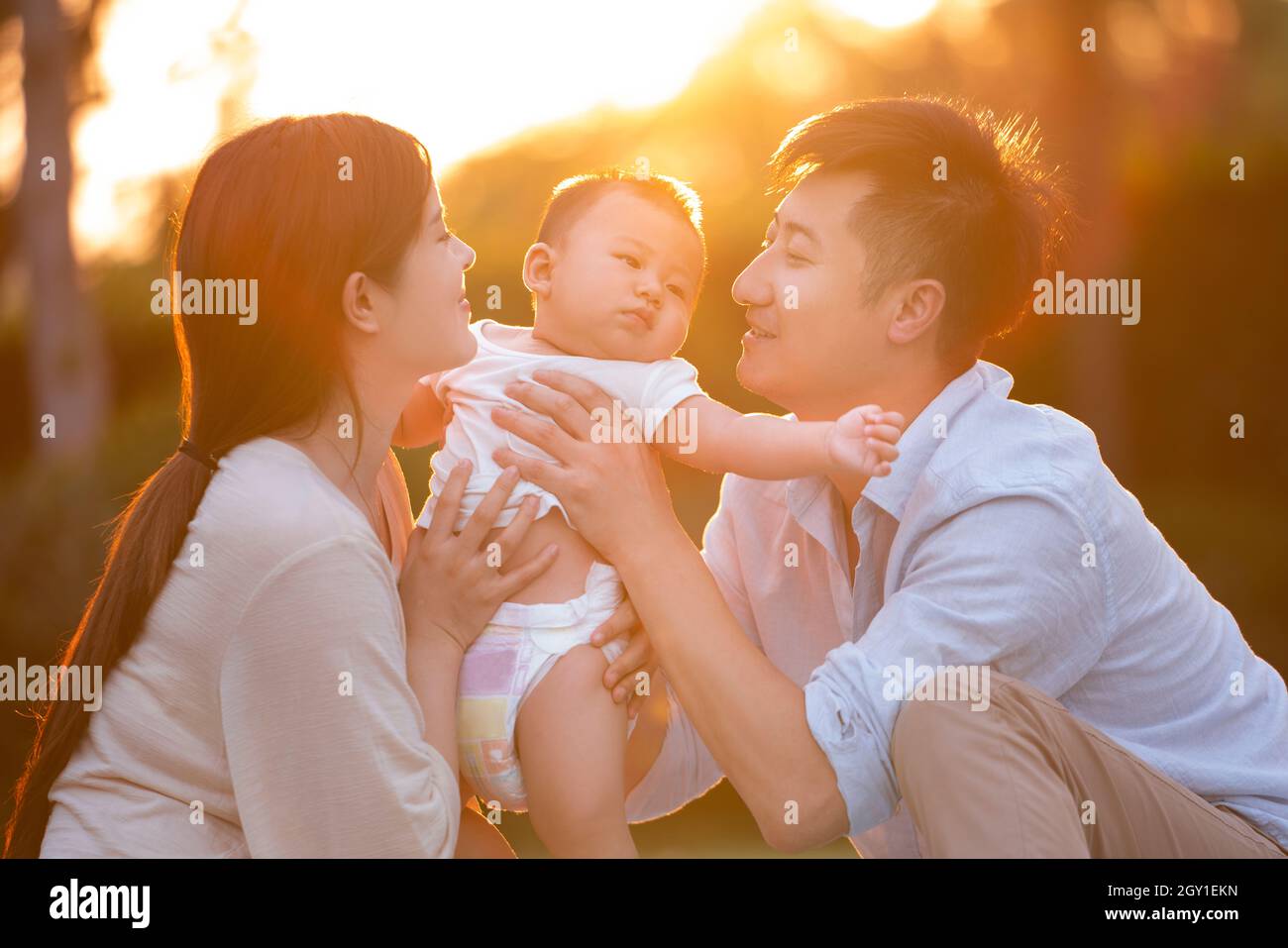 Kissing blanket hi-res stock photography and images - Alamy