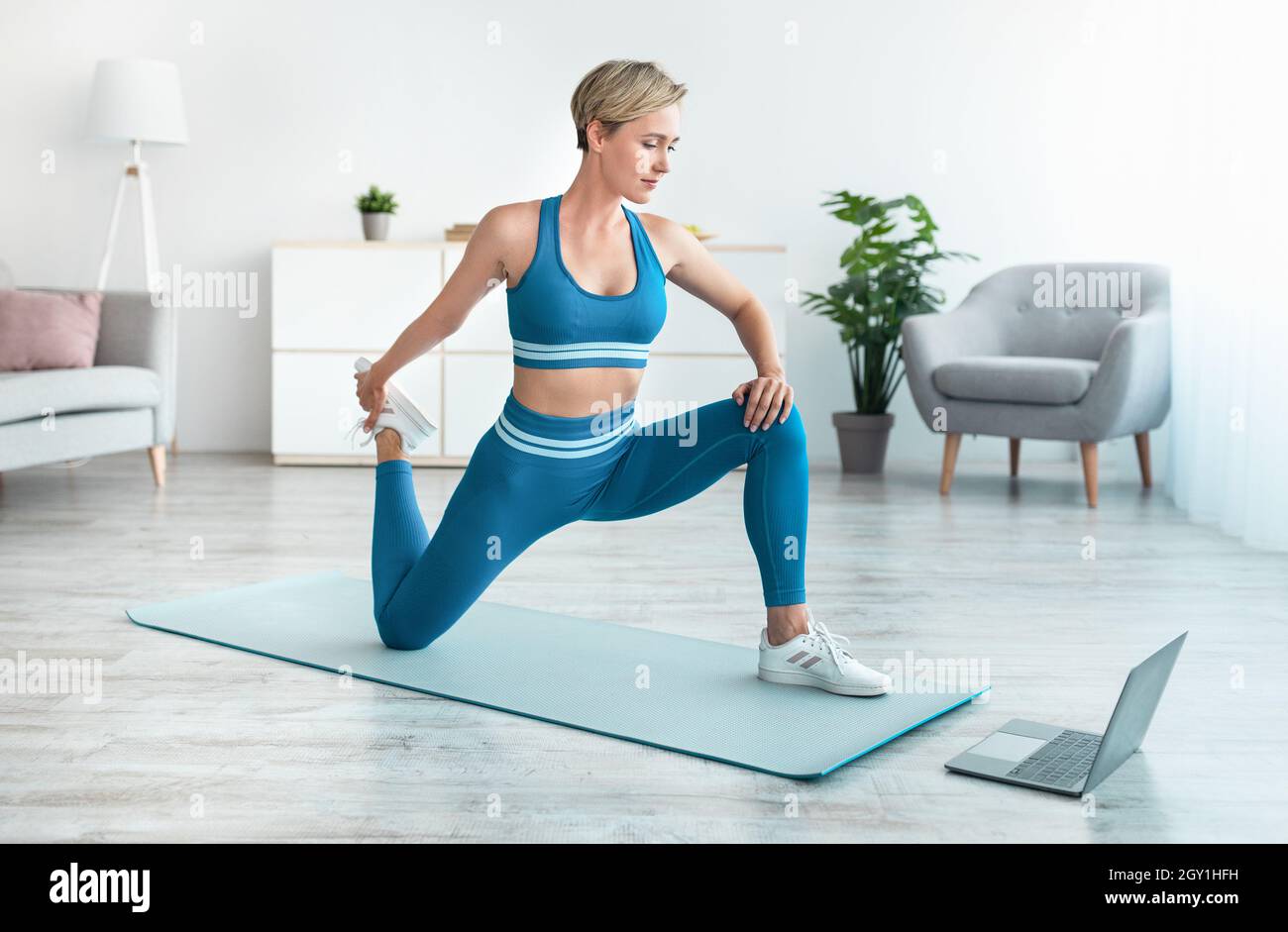 Female hip muscles hi-res stock photography and images - Alamy