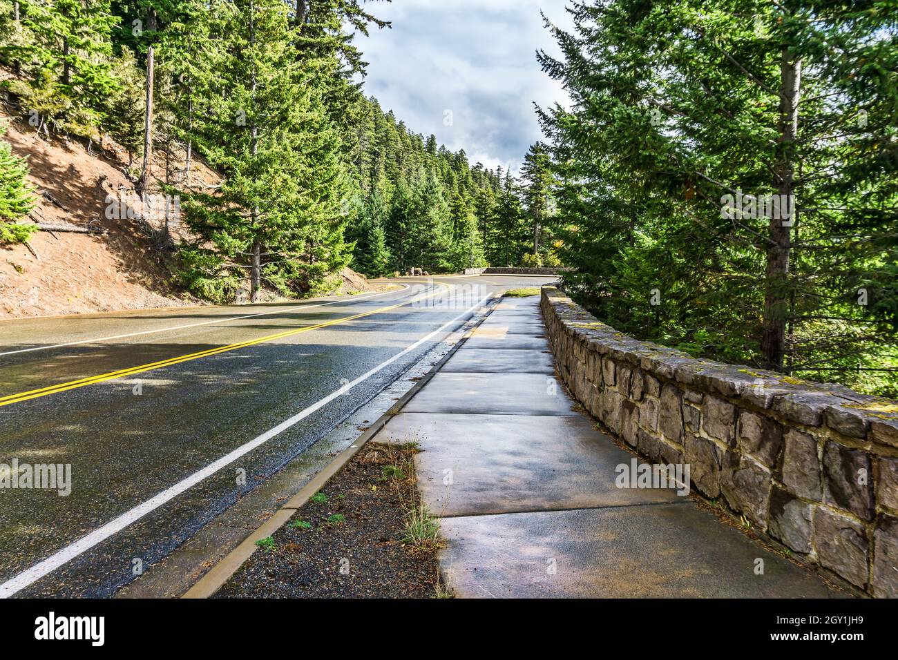 Viewpoint parking area along the road at Hurricane Ridge in Washington ...