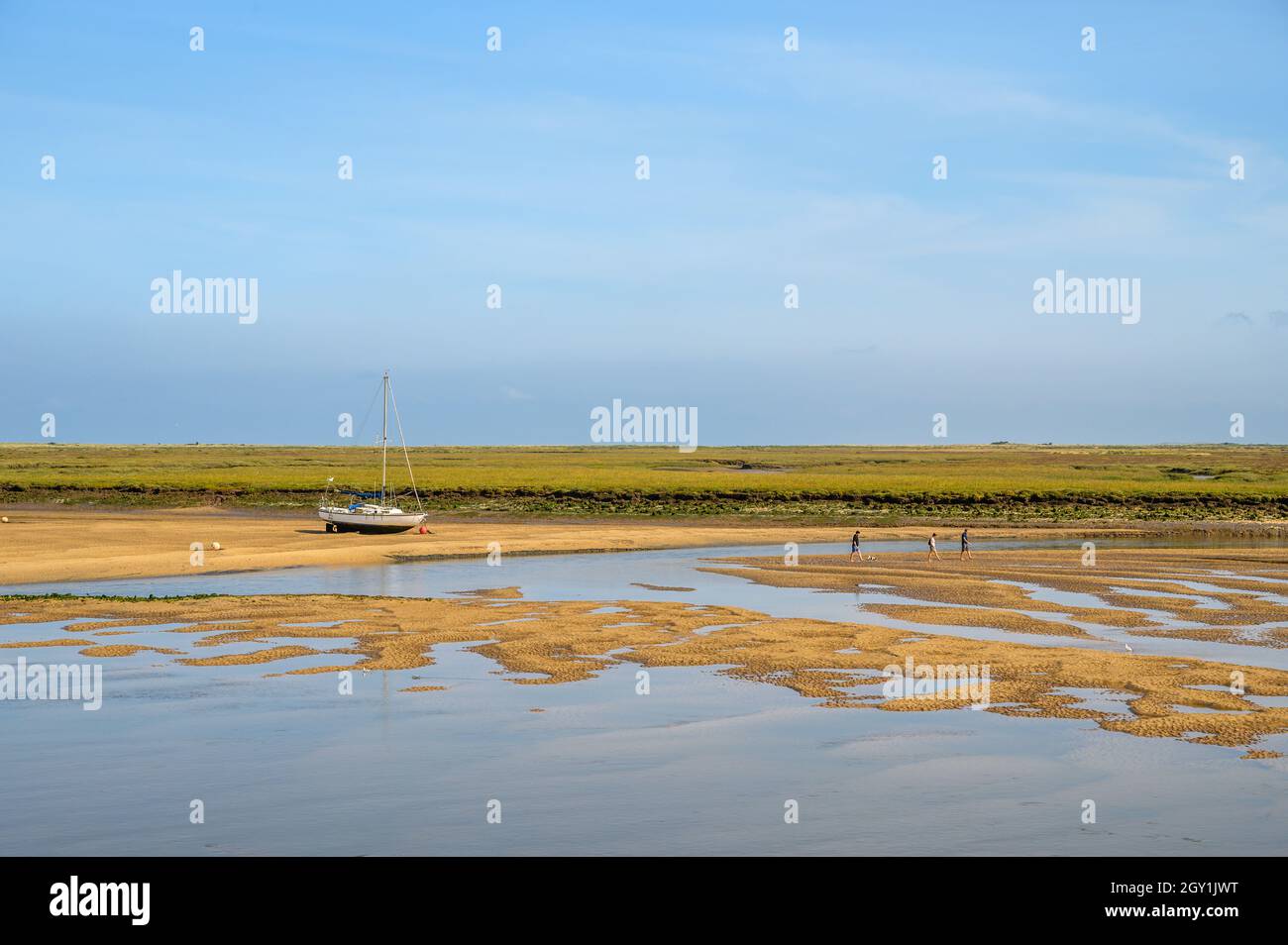 Sailboat sitting on the riverbed during low tide on East Fleet river ...