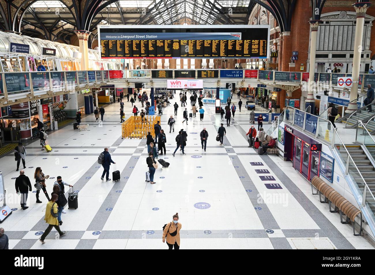 The inner Foyer of London Liverpool street station Stock Photo - Alamy