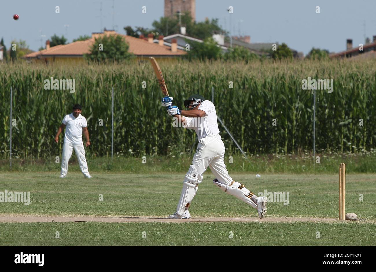Cricket players run for the crease hi-res stock photography and images ...