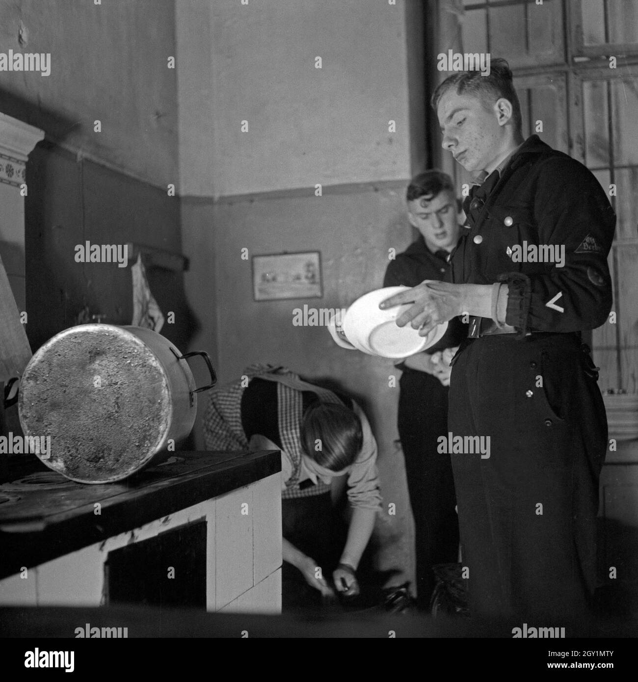 Hitler jugend deutsches jungvolk in der hitler jugend hi-res stock ...