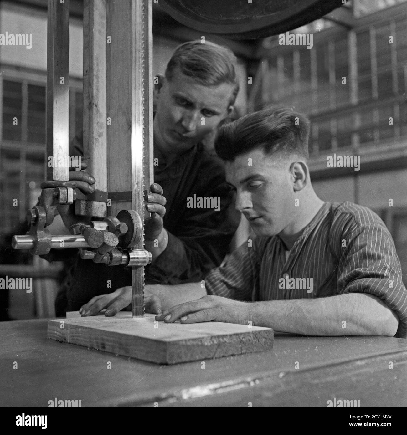 Worker 1930er work hi-res stock photography and images - Alamy