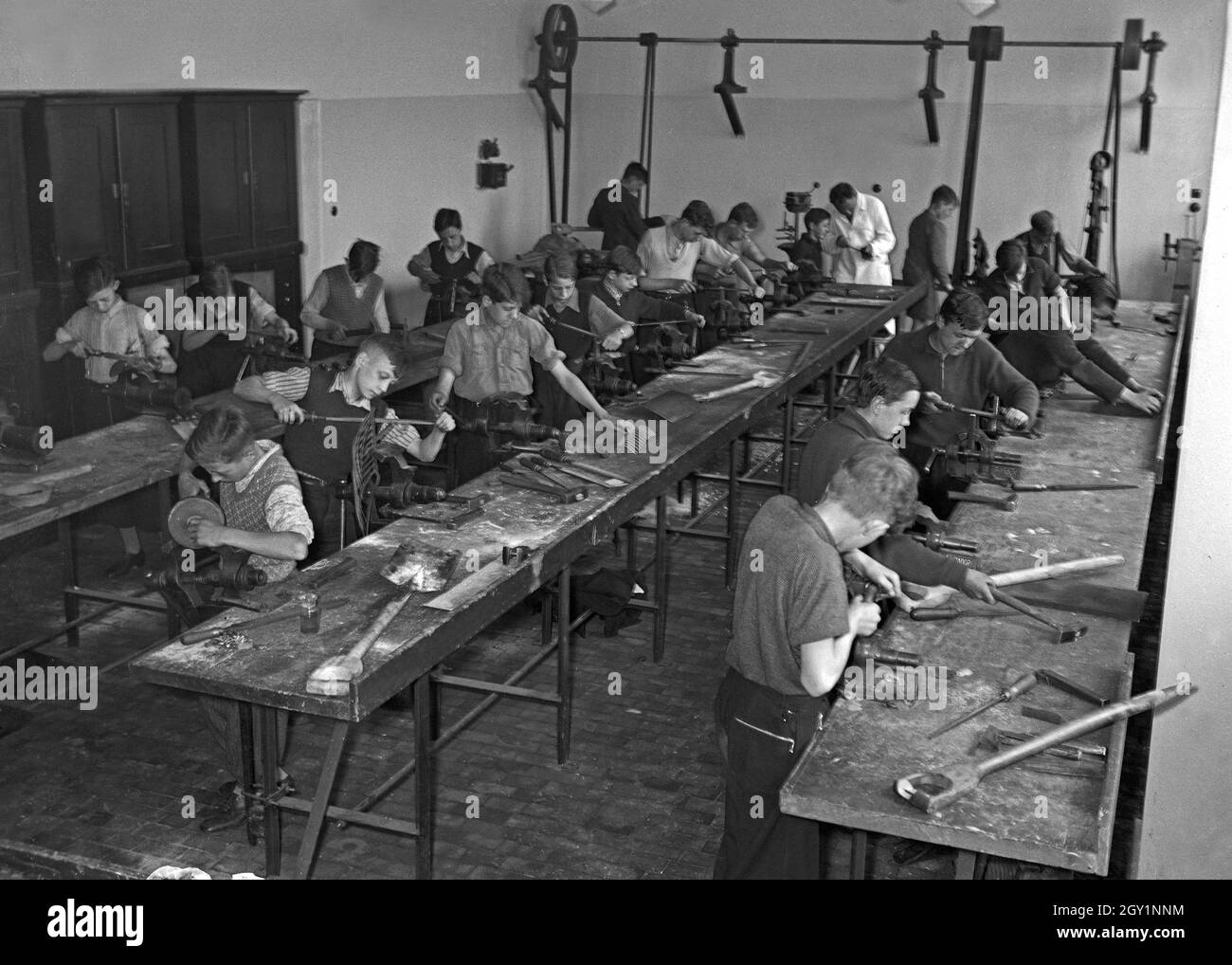 People exercising 1930s hi-res stock photography and images - Alamy