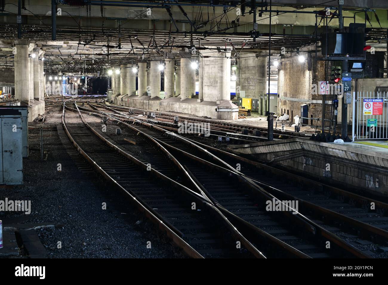 Underground tracks at a London railway station Stock Photo - Alamy