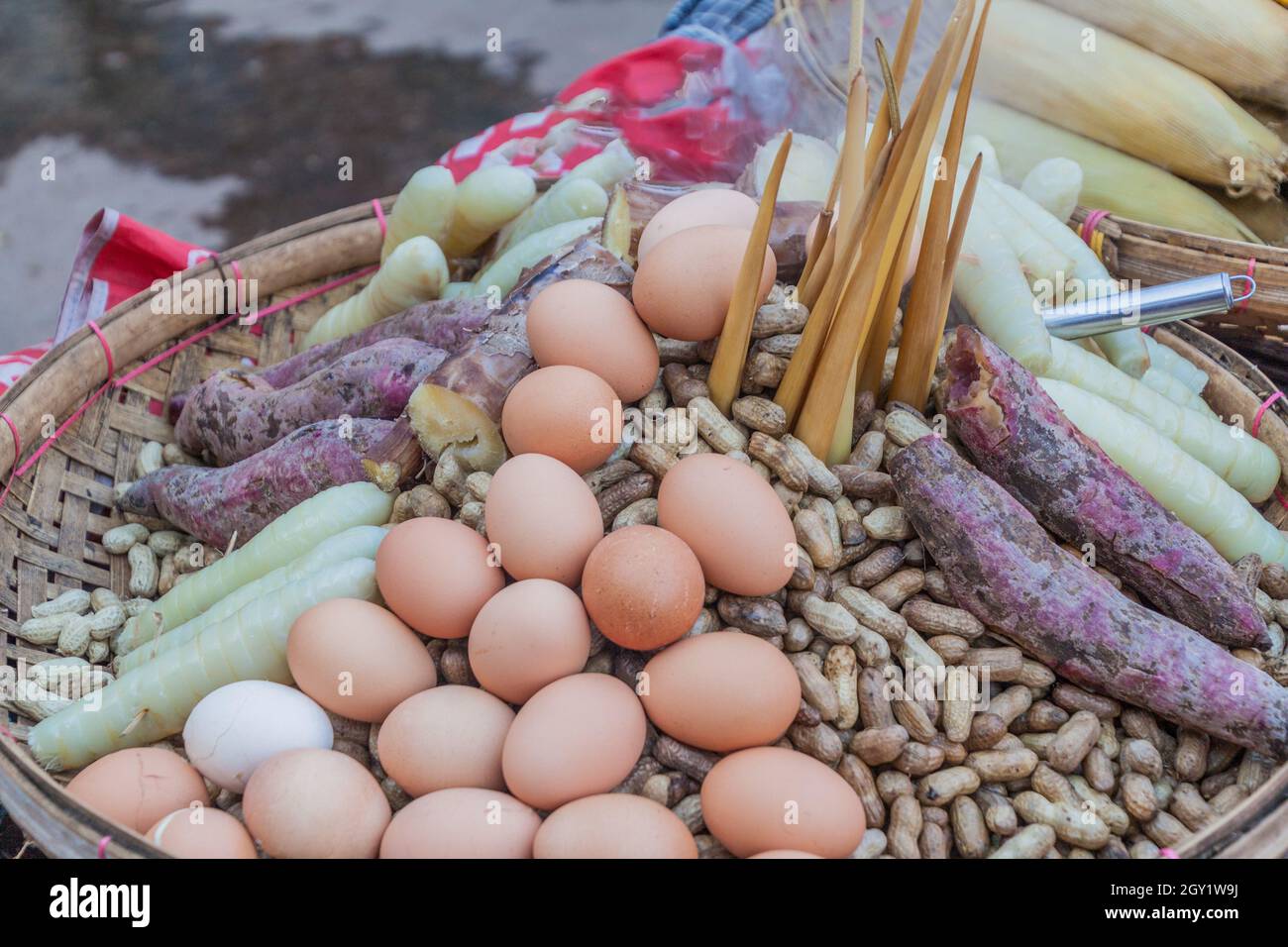 Street food in Myanmar Stock Photo - Alamy